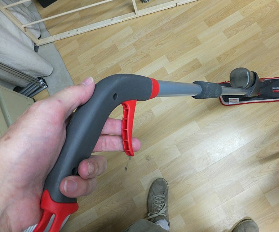 Repairing Rubbermaid Reveal Spray Mop Pump : 5 Steps - Instructables