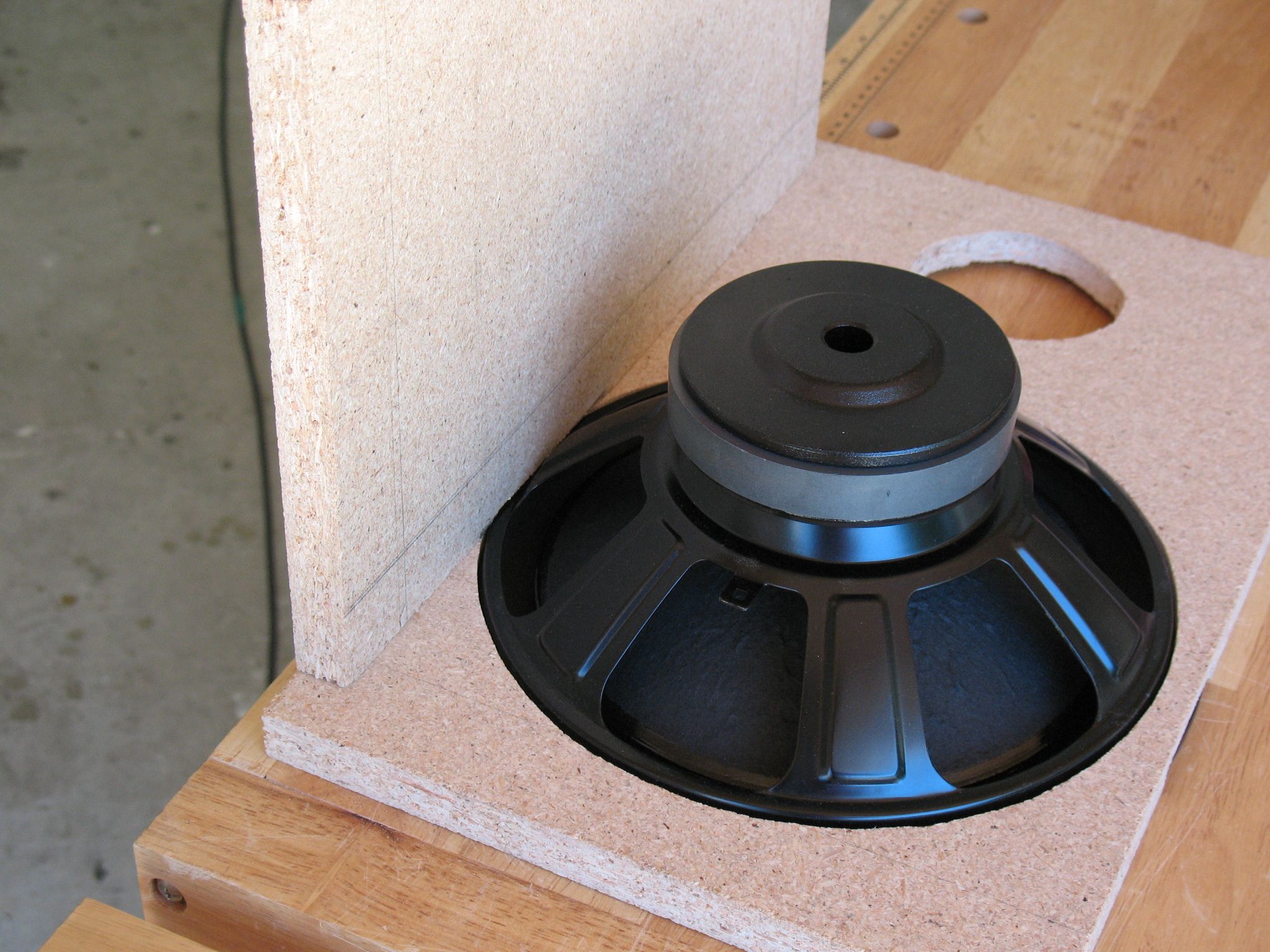 Build a Pair of Stereo Speakers : 13 Steps (with Pictures) - Instructables