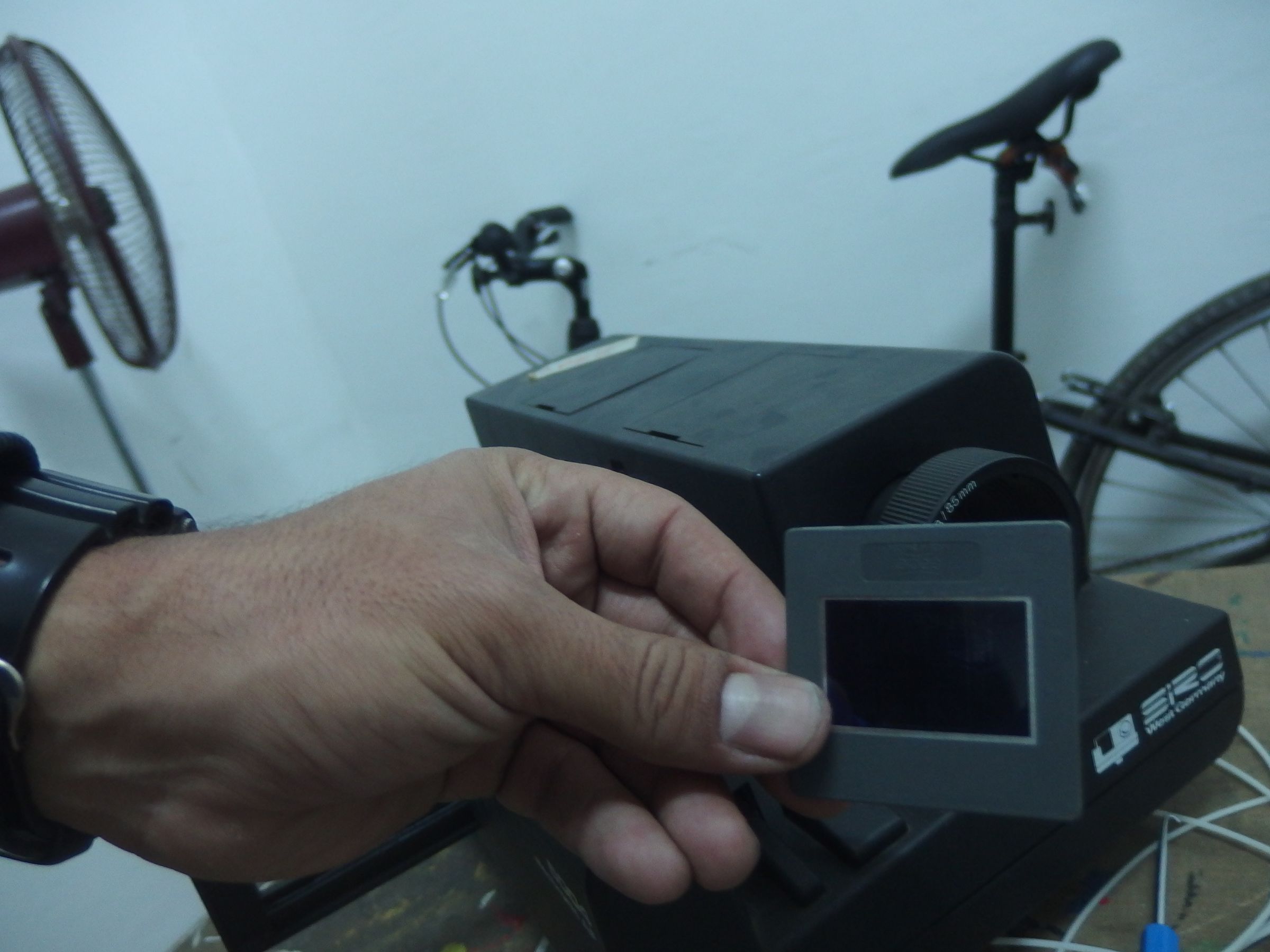 Convert a 40 Years Old DIA Slide Projector to a Decent DIY Projector ...