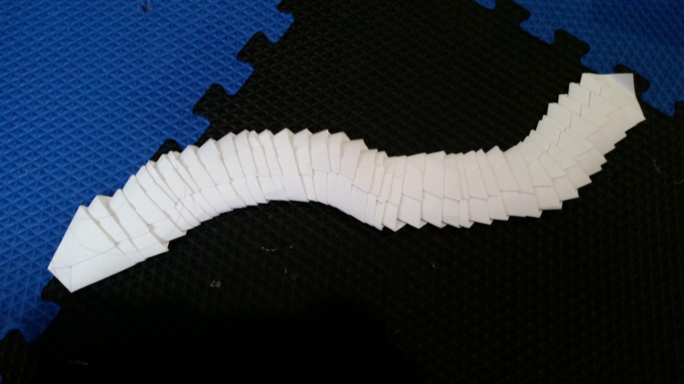 How to Make a Paper Worm Slinky : 5 Steps - Instructables