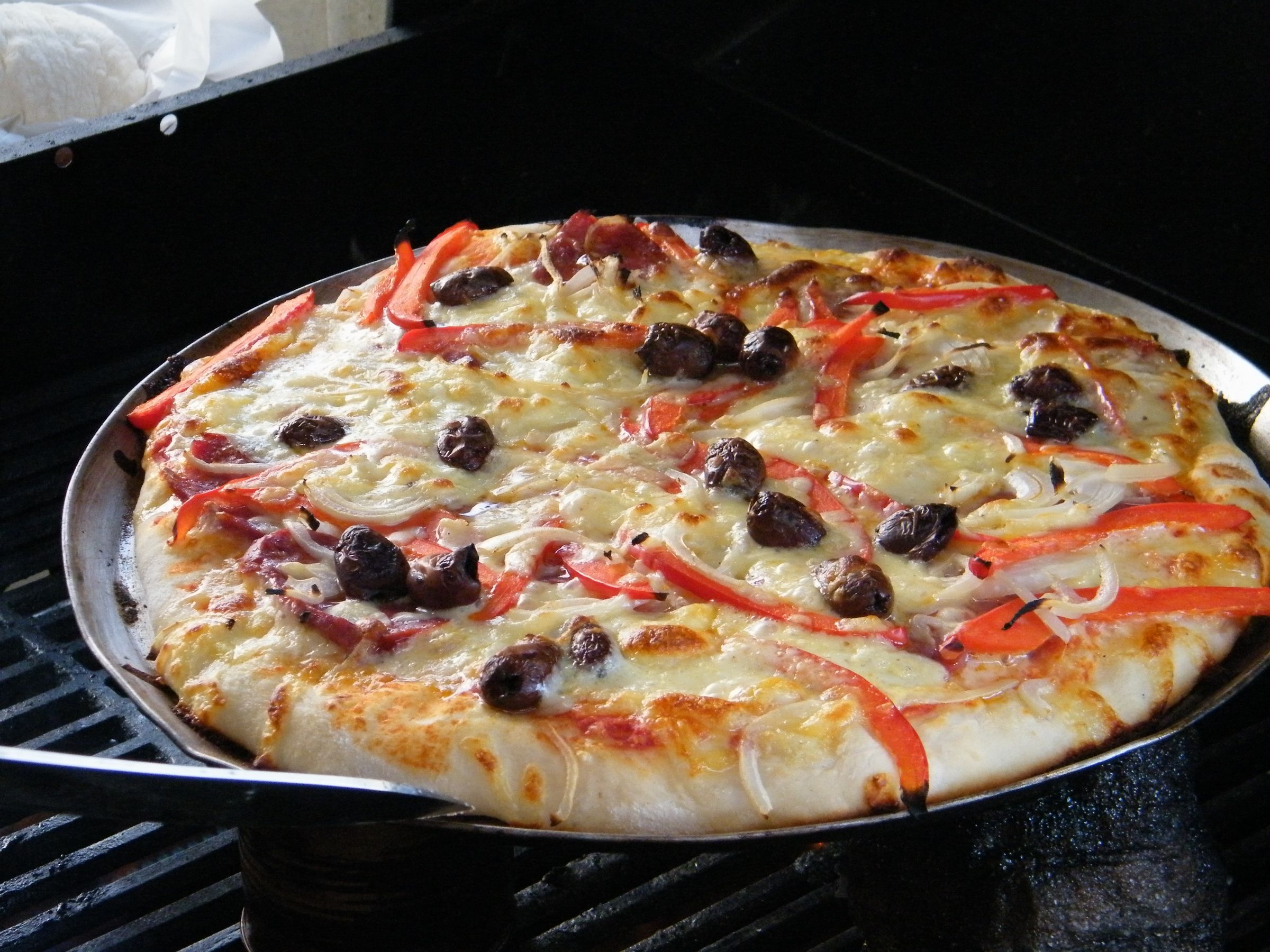 Wood-fired Pizza on a Gas Grill : 9 Steps (with Pictures) - Instructables