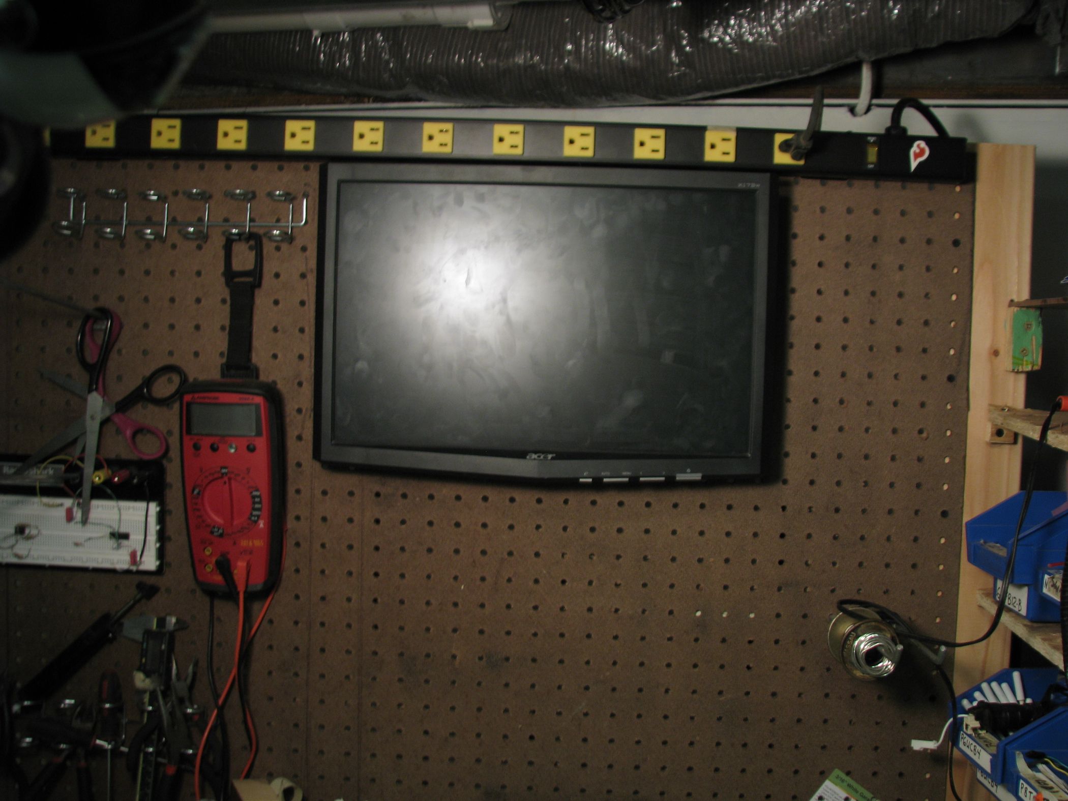 Mad Scientist Lab Gear: Lab Screen Mounting : 8 Steps - Instructables