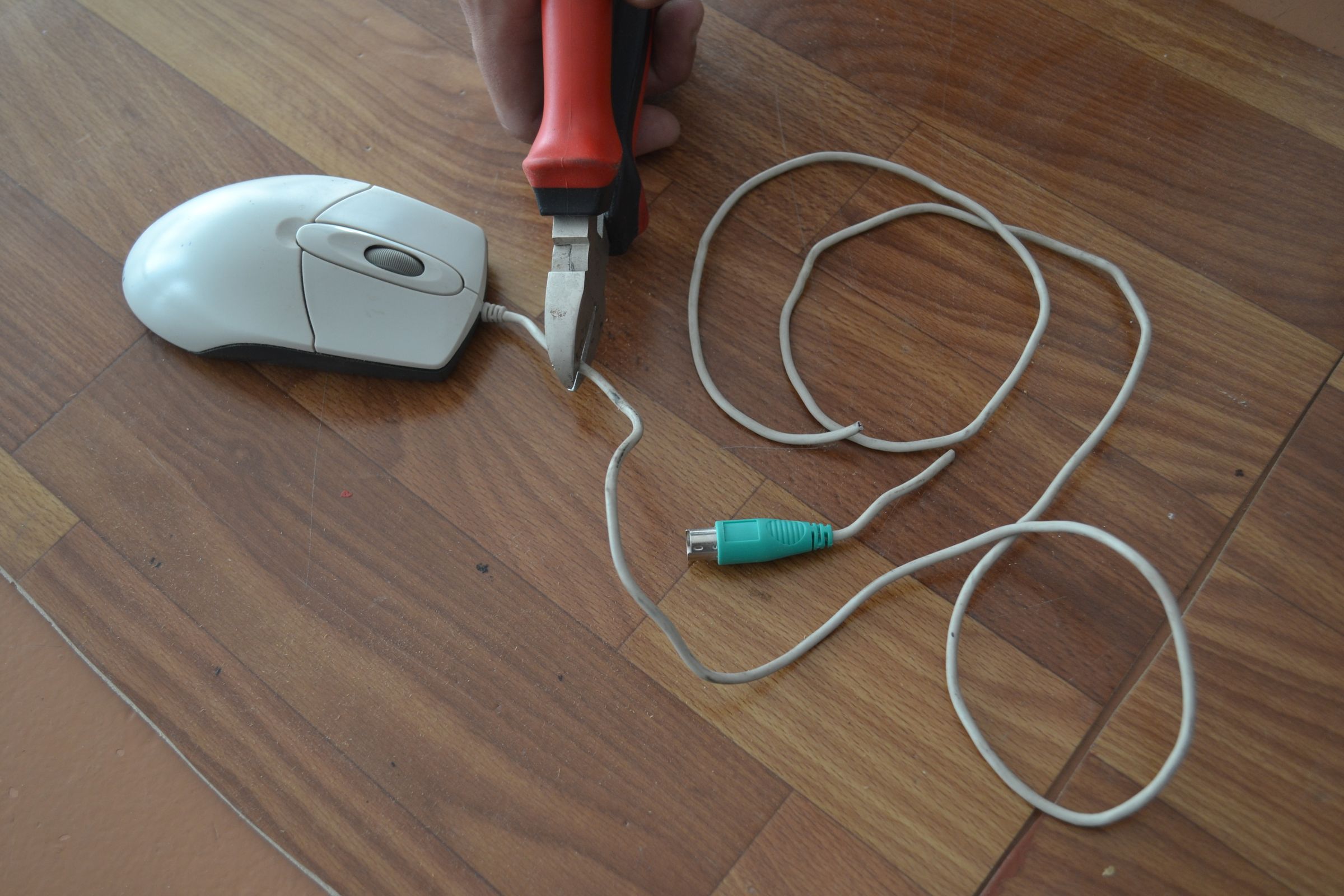 Visual Stand "Evolution of the Computer Mouse" : 8 Steps - Instructables