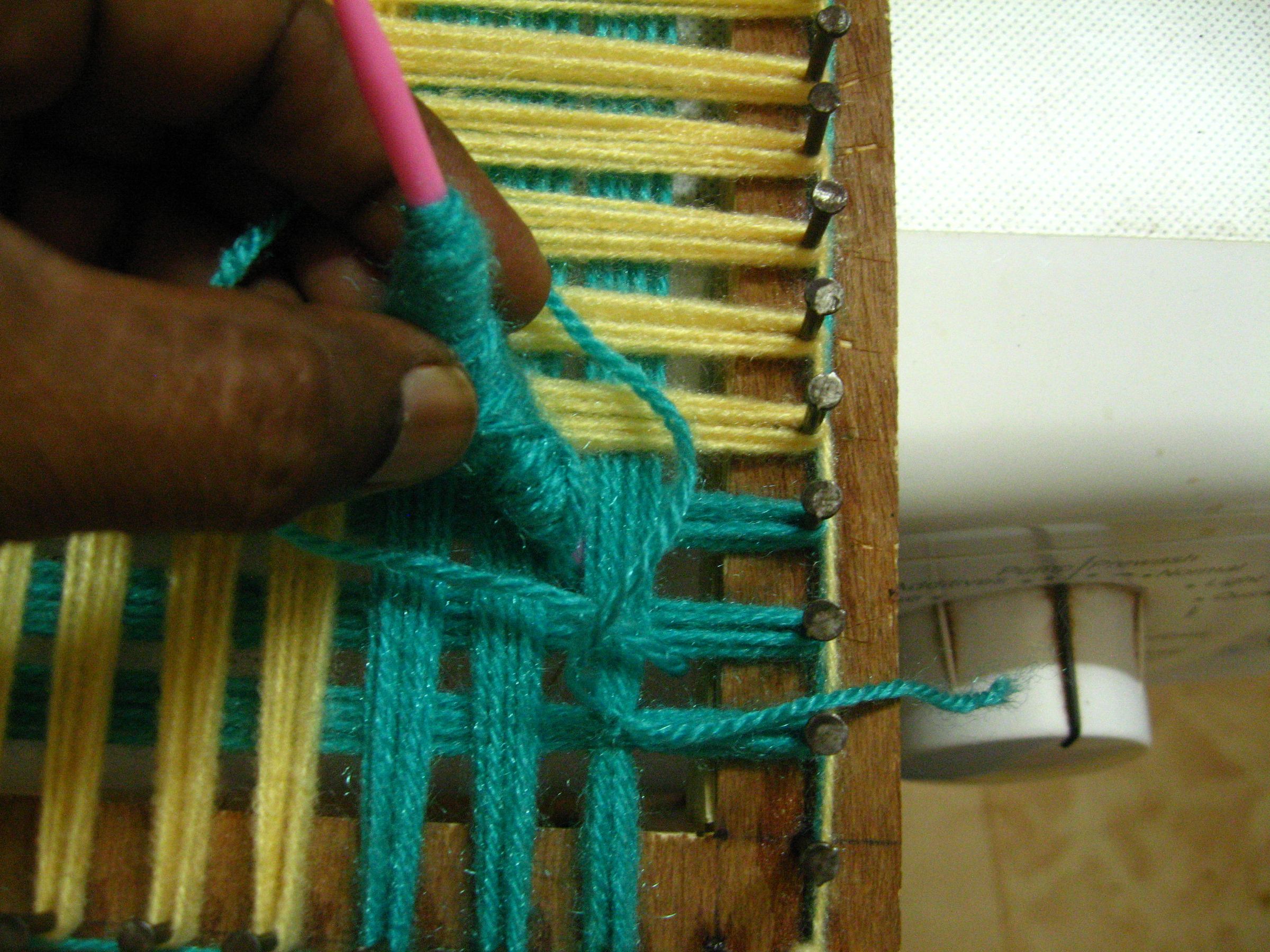 How to Weave a Criss-Cross Table Mat With Home-made Loom : 12 Steps ...