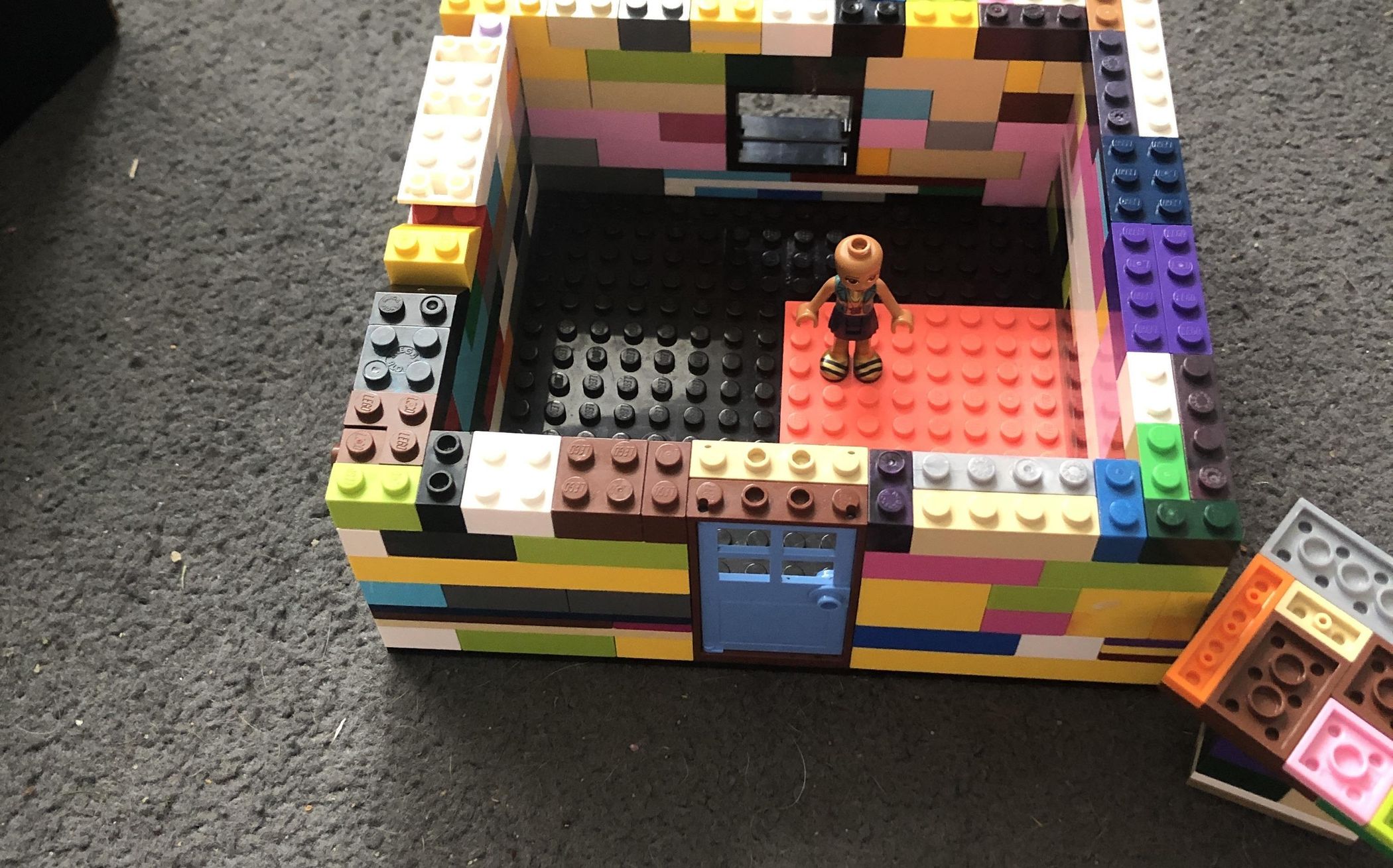 Lego Castle Containing Random Bricks : 5 Steps - Instructables