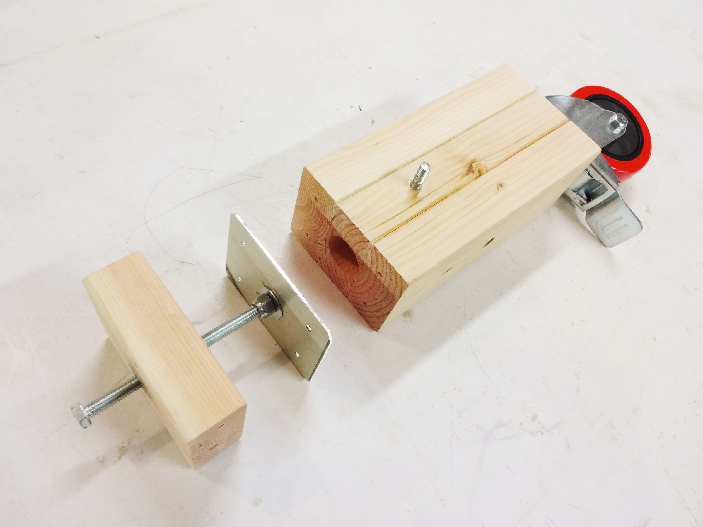 Height-Adjustable Outfeed Worktable : 11 Steps (with Pictures ...