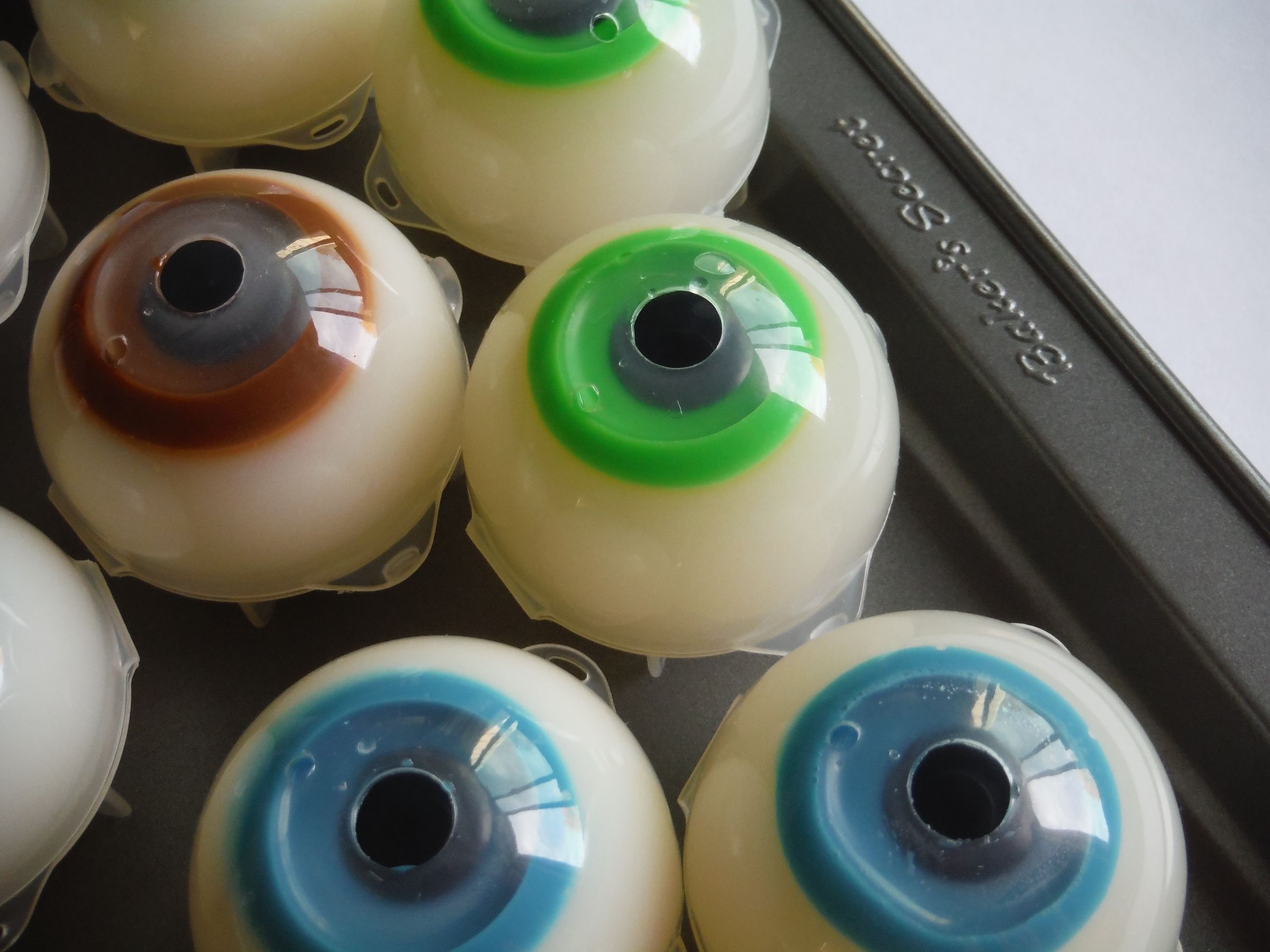 How to Make (edible) Creepy Things Encapsulated in Gelatin : 10 Steps ...