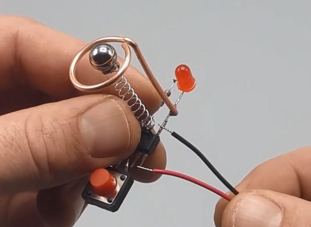 How to Make a Vibration Sensor : 7 Steps (with Pictures) - Instructables