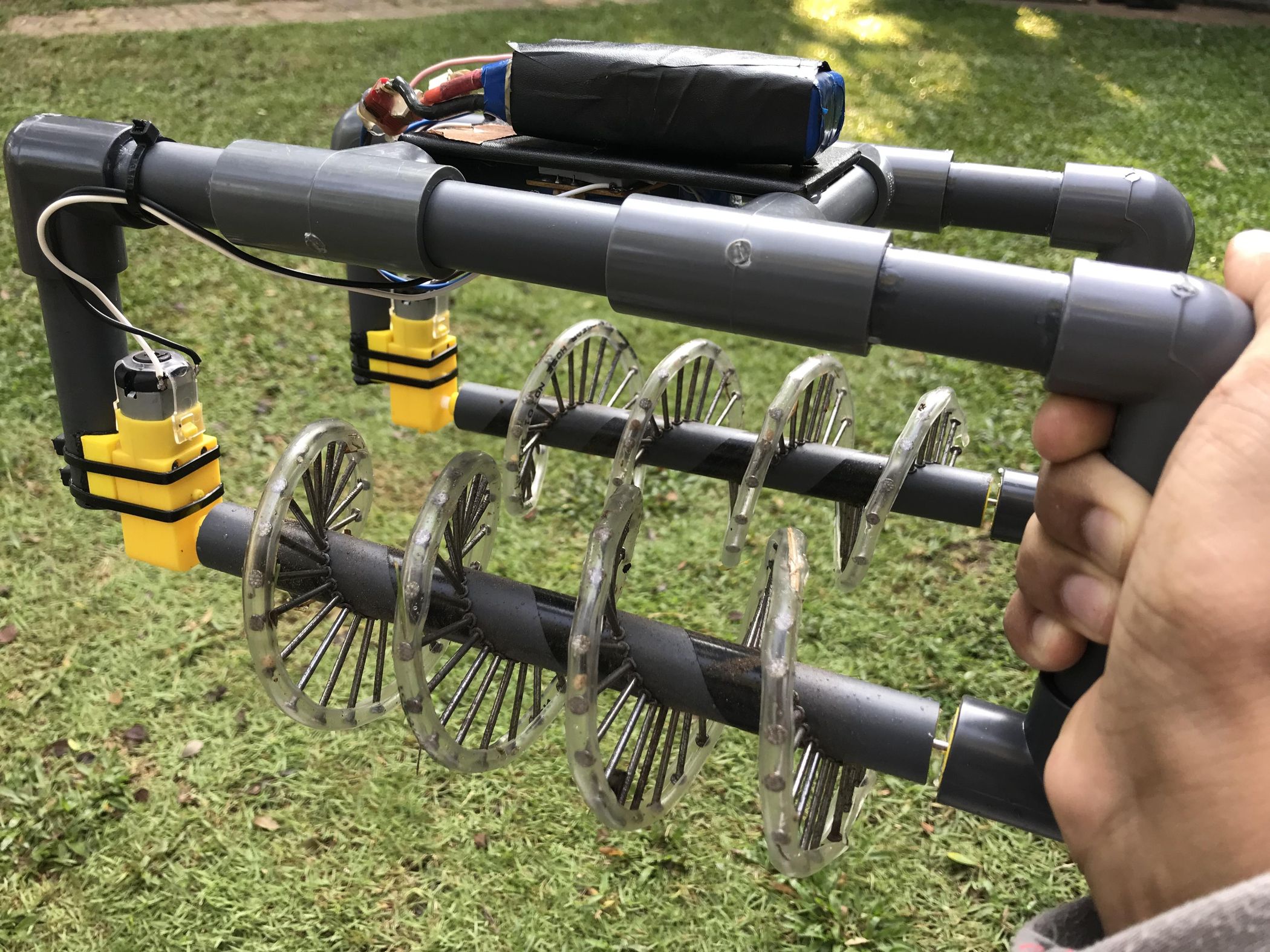 SCREW DRIVE RC TANK : 11 Steps (with Pictures) - Instructables