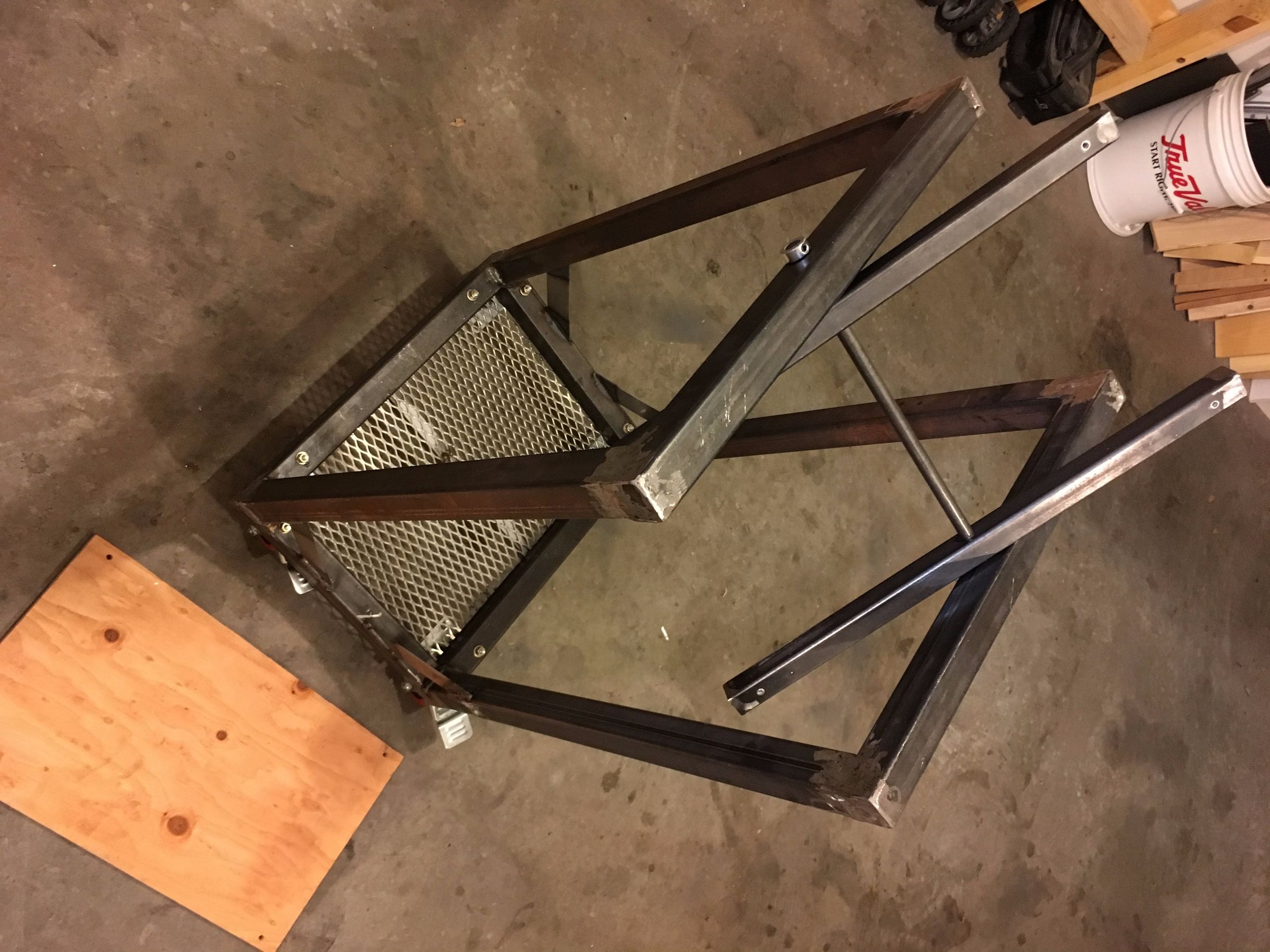 Metal Rotating Tool Stand : 6 Steps (with Pictures) - Instructables