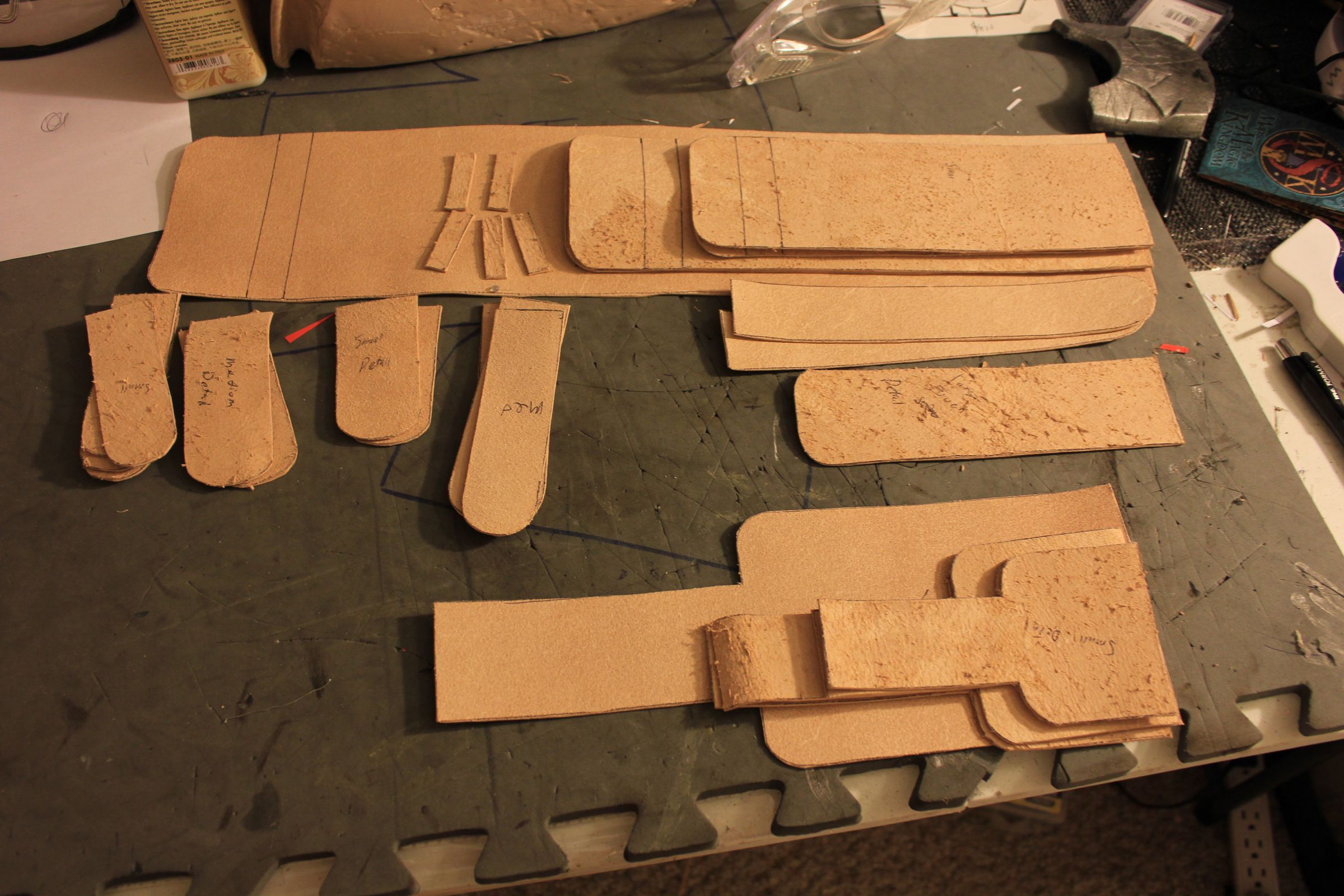 Leather Pouch Tutorial & Intro to Basic Leather Working : 11 Steps ...