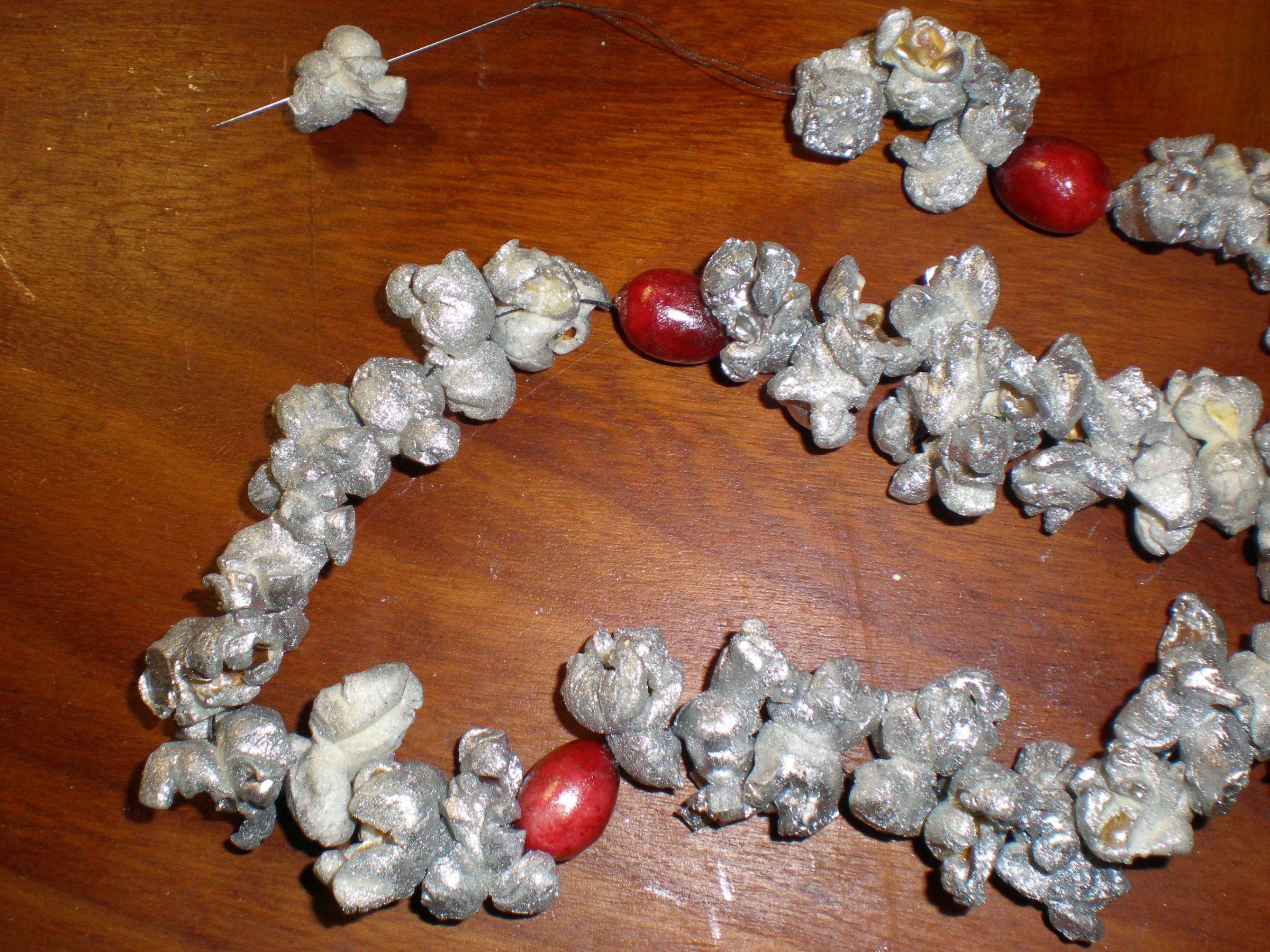 Metallic Popcorn Strings : 3 Steps (with Pictures) - Instructables