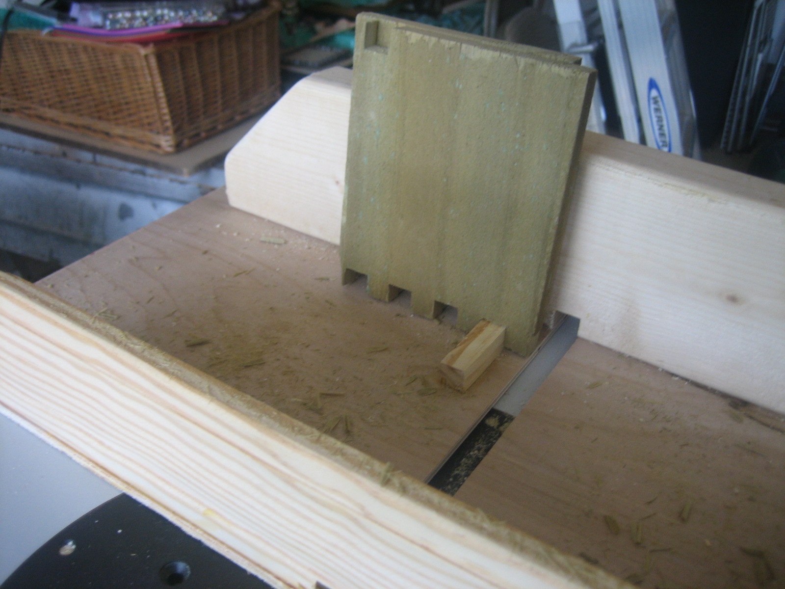 BOX JOINT JIG FOR ROUTER TABLE : 10 Steps - Instructables