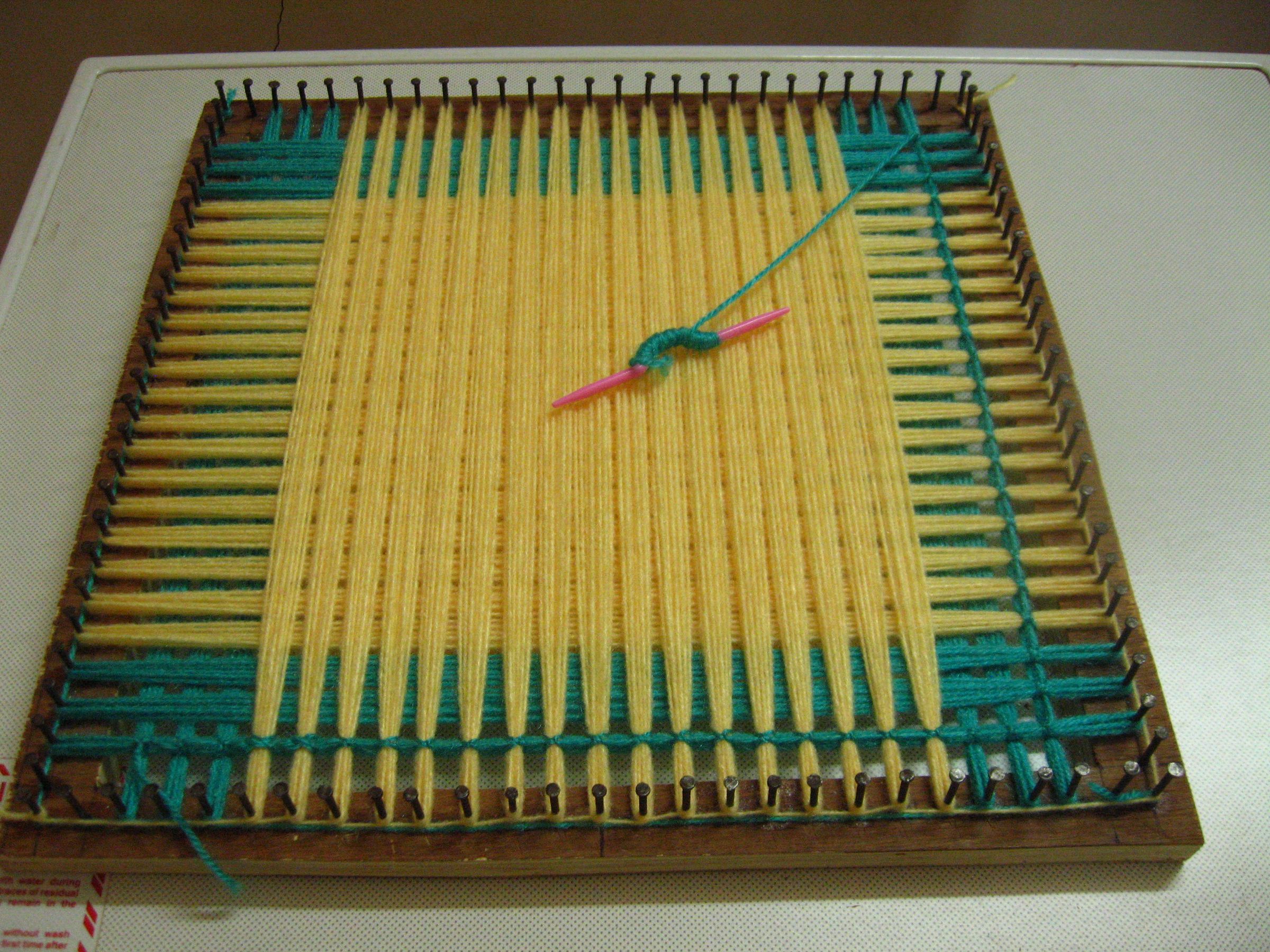 How to Weave a Criss-Cross Table Mat With Home-made Loom : 12 Steps ...