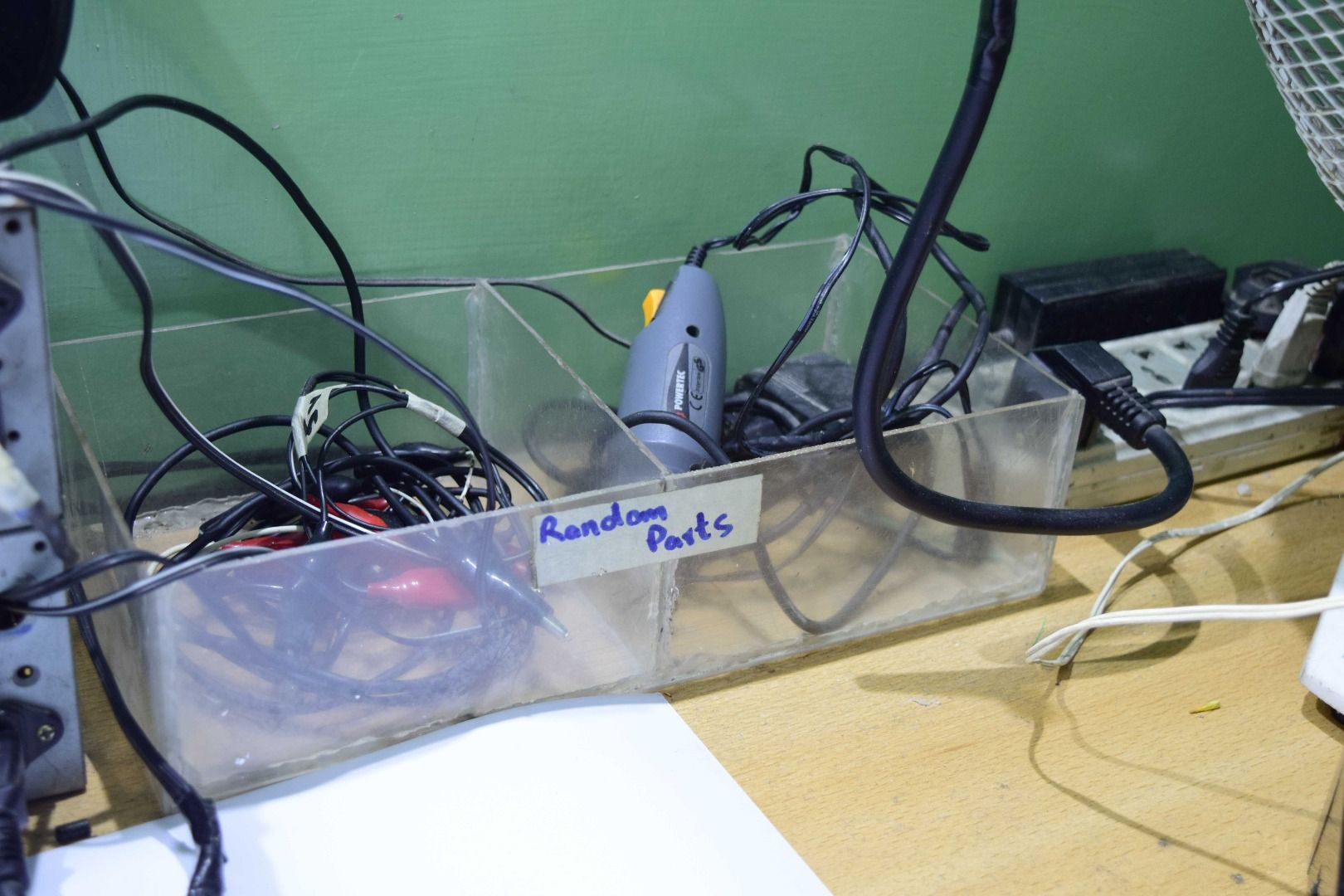 Setting Up the Perfect Electronics Workplace : 16 Steps (with Pictures ...