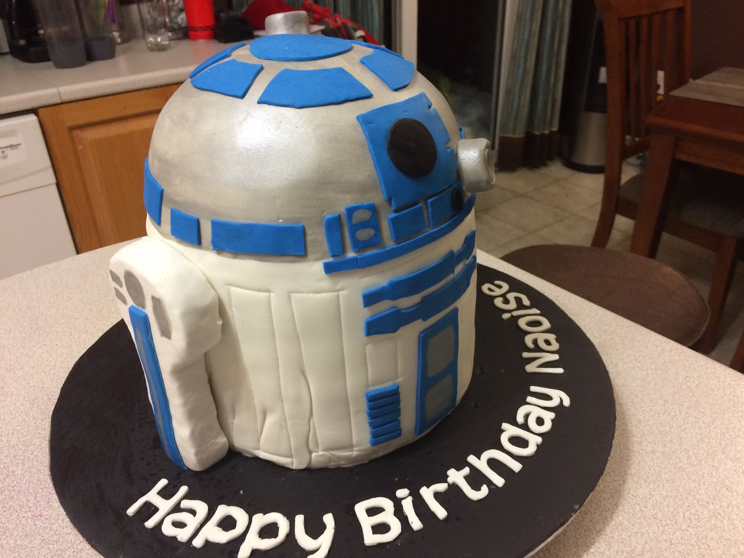 R2-D2 Cake : 5 Steps (with Pictures) - Instructables