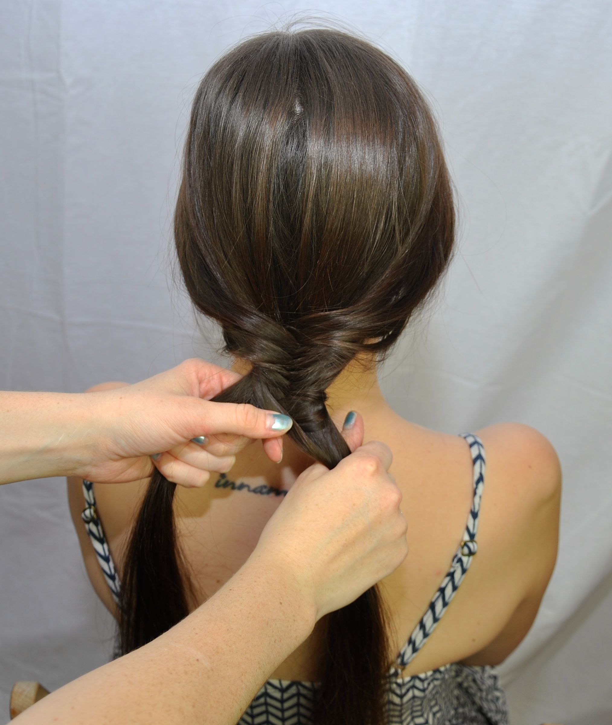 How to Do a Basic Fishtail Braid : 4 Steps (with Pictures) - Instructables