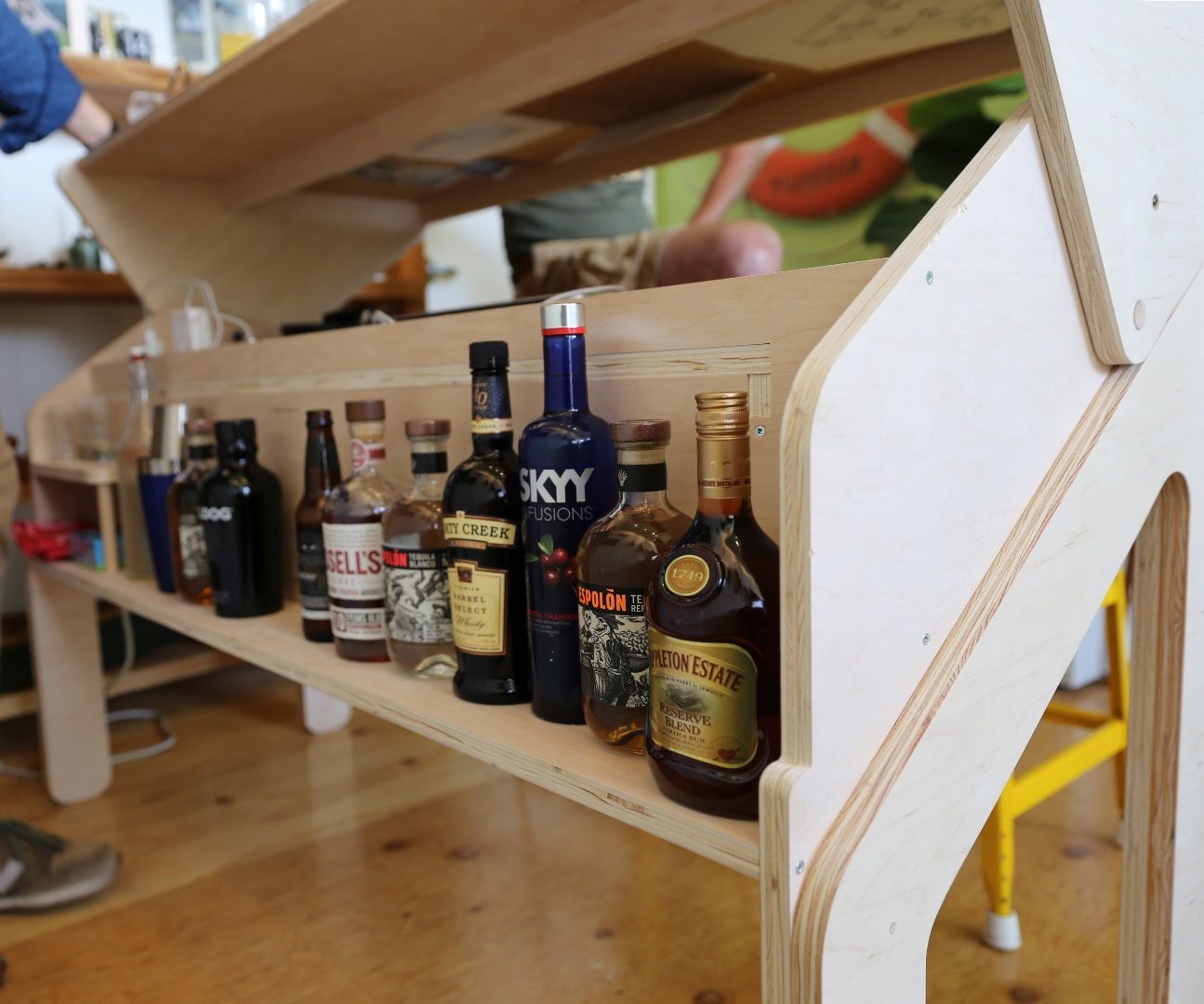 Transforming Bar Desk : 8 Steps (with Pictures) - Instructables