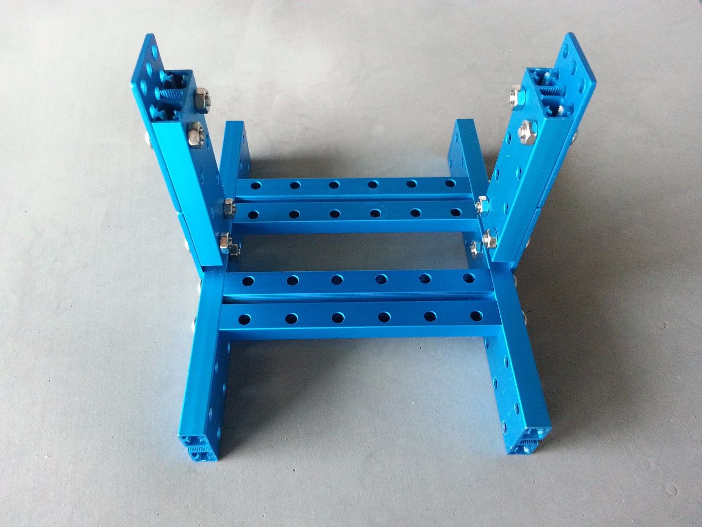 How to Build a Triangular Tank With Makeblock : 11 Steps (with Pictures ...