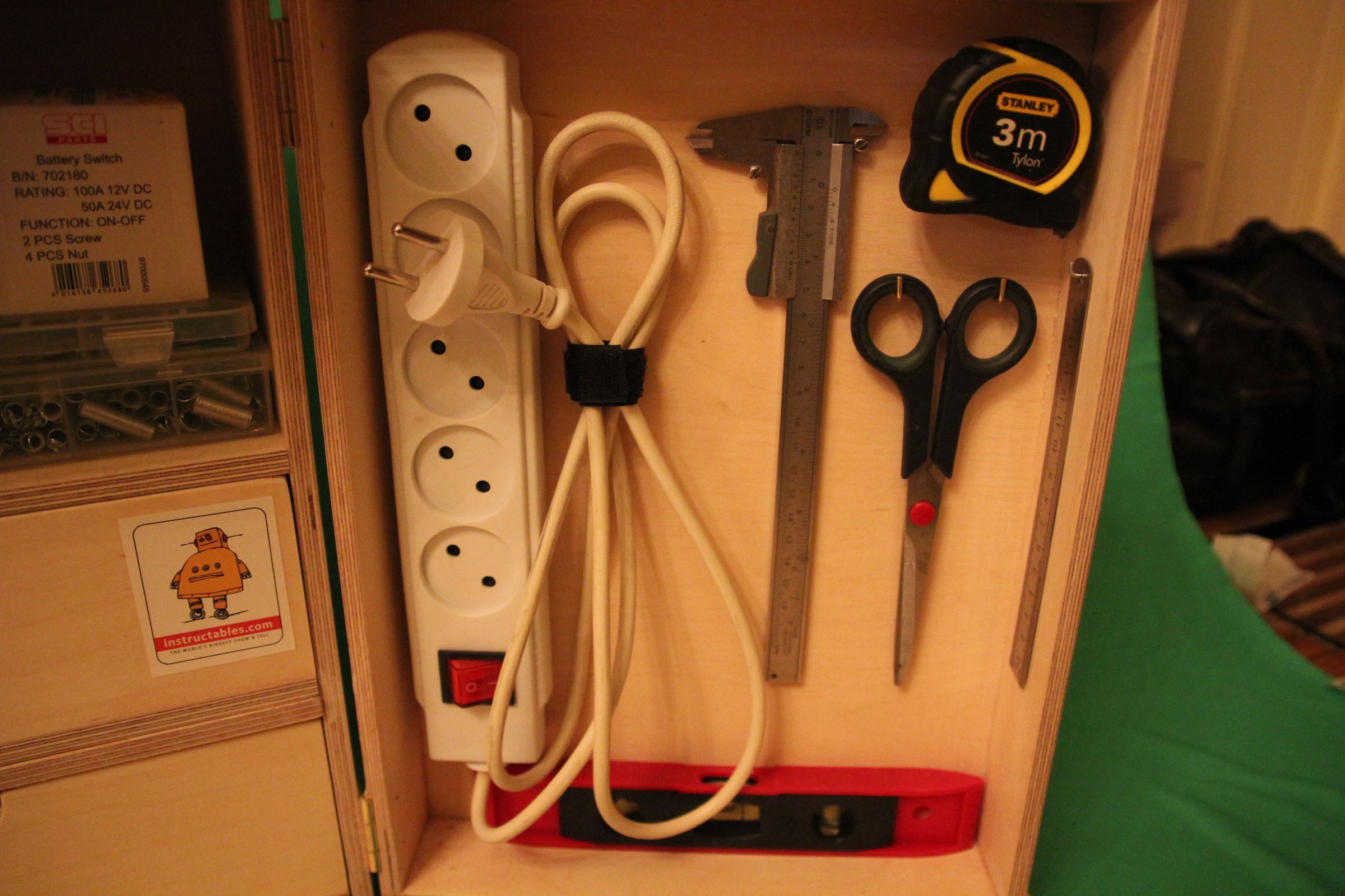 Make a Portable Workstation : 14 Steps (with Pictures) - Instructables