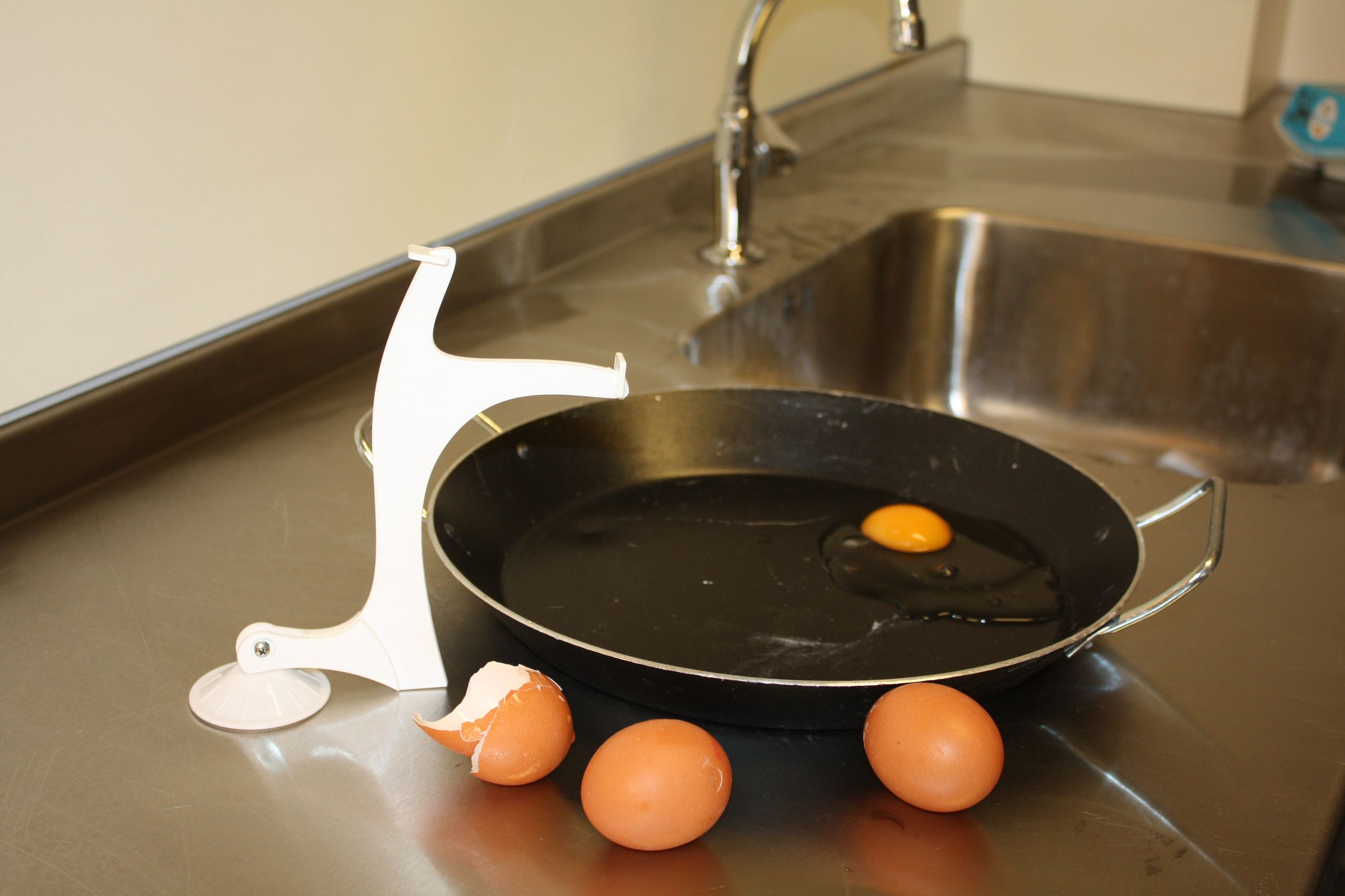 The EZegg, Breaking an Egg With One Hand : 7 Steps (with Pictures ...