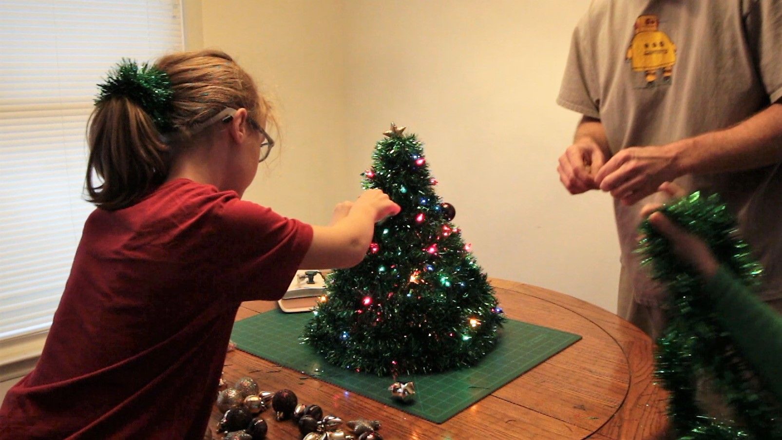 Coat Hanger Christmas Tree : 11 Steps (with Pictures) - Instructables