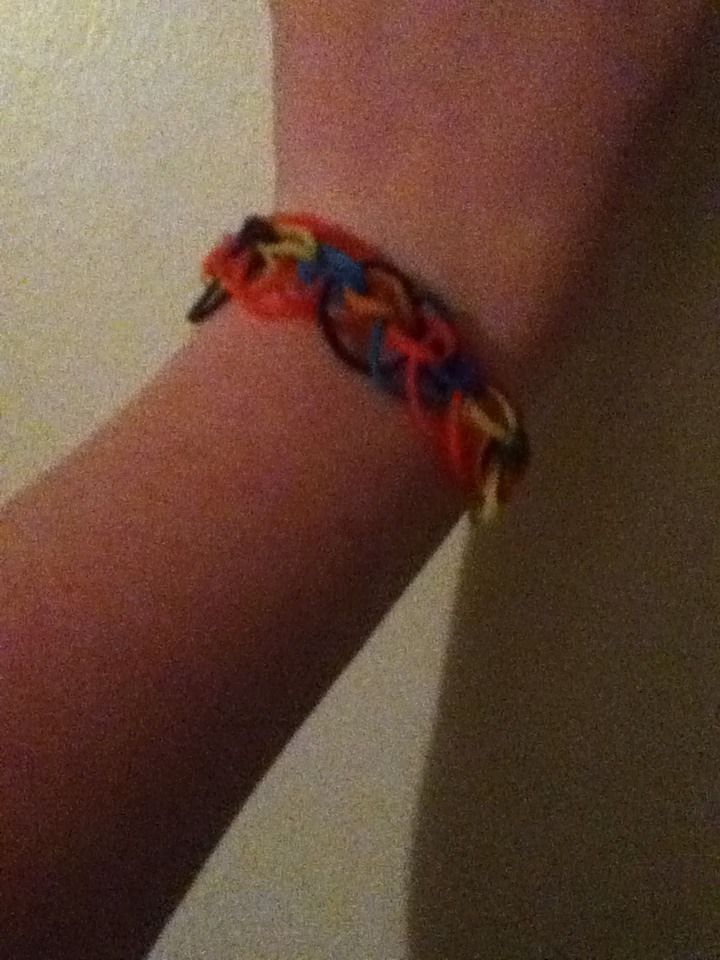 Single Crossover Bracelet : 8 Steps - Instructables