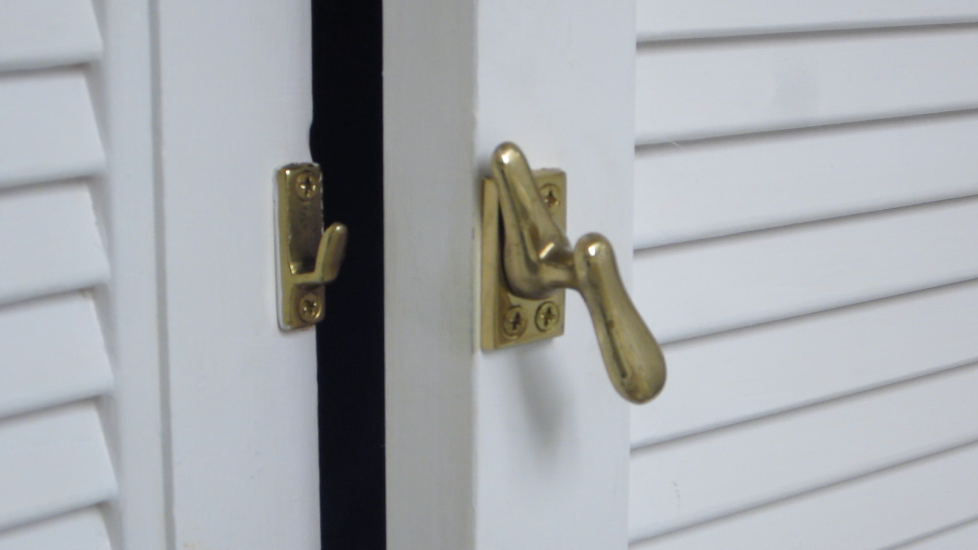 How to Pick Simple Locks/Latches With a Paper Clip : 6 Steps (with ...