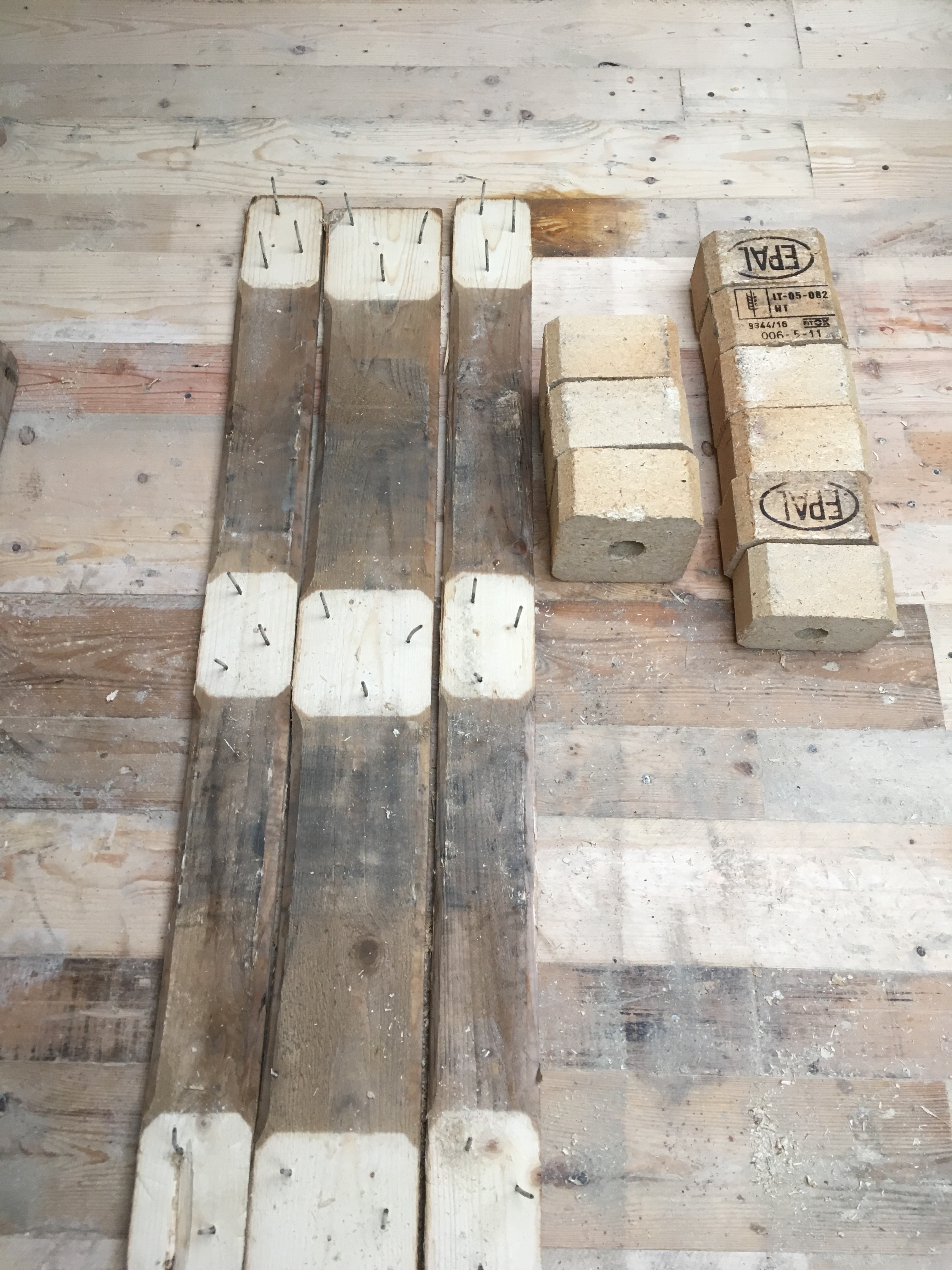 How to Disassemble a Pallet Efficiently : 8 Steps (with Pictures ...