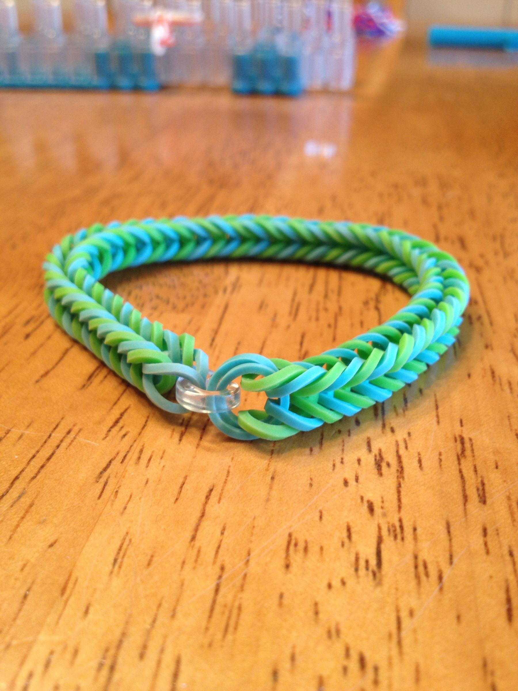 Fishtail Rubber Band Bracelet : 9 Steps - Instructables