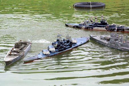 How to Build and Arm a Scale Model Battleship From Scratch : 27 Steps ...