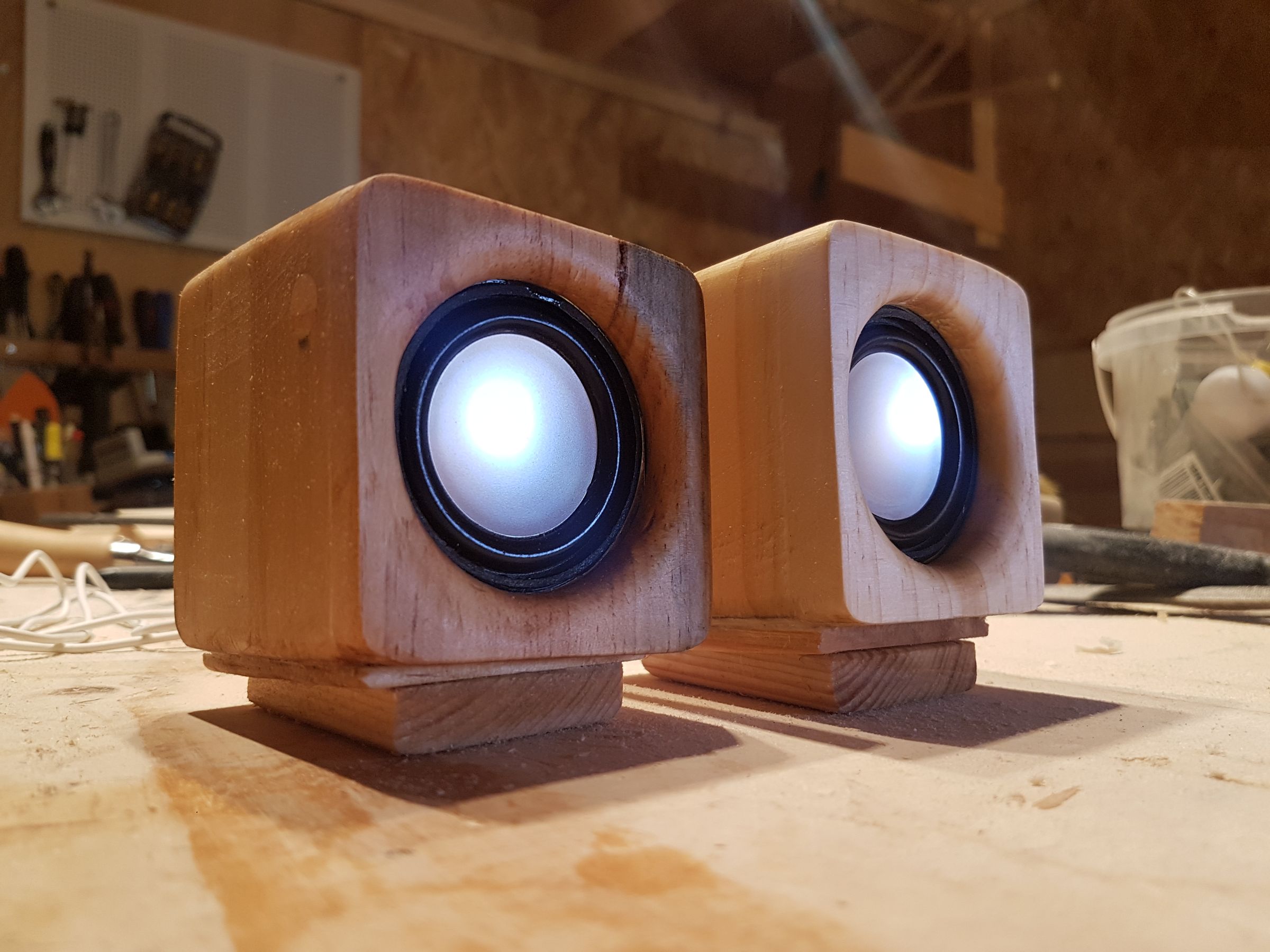 Pallet Wood Mini Speakers : 8 Steps (with Pictures) - Instructables