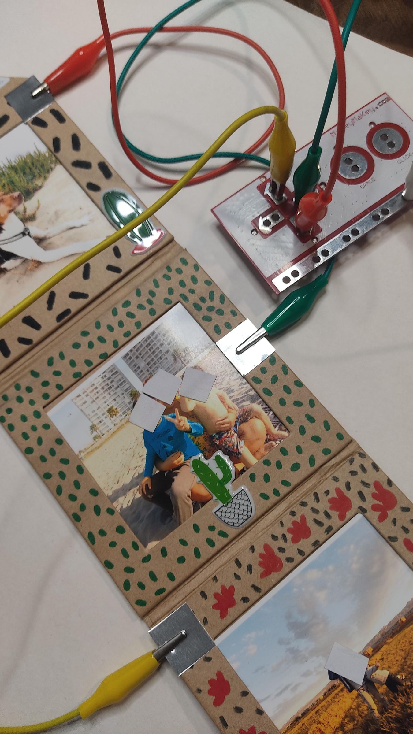 FOTO ALBÚM CON MAKEY MAKEY : 5 Steps (with Pictures) - Instructables