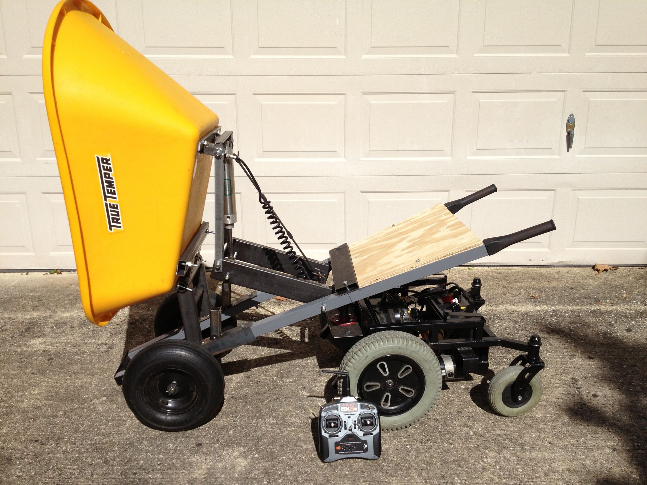6-Wheeled R/C Wheelbarrow With Pneumatic Dump : 11 Steps (with Pictures ...
