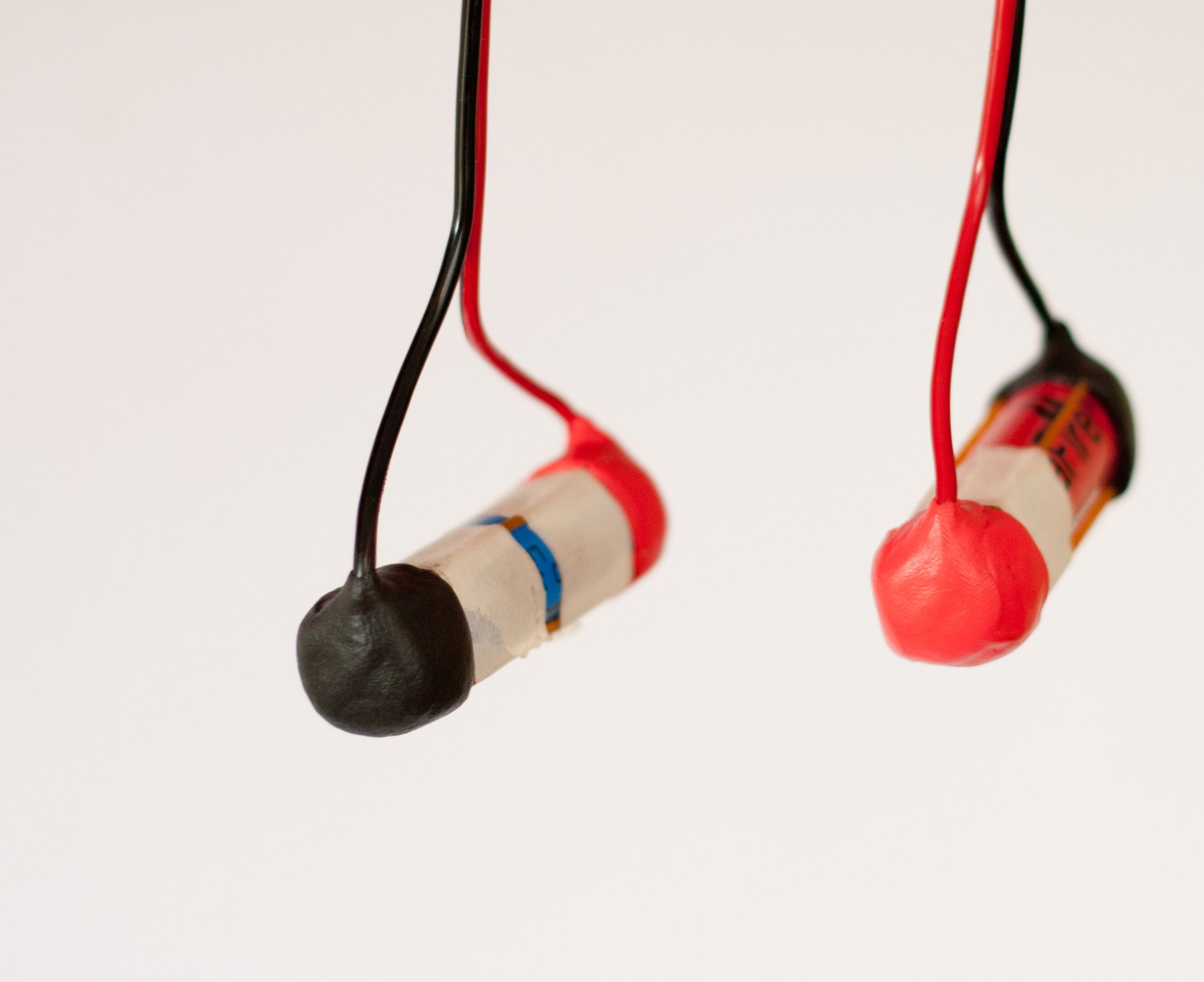 Simple, Cheap, Cool, Waterproof and Gummy Diy Battery Holder : 8 Steps ...