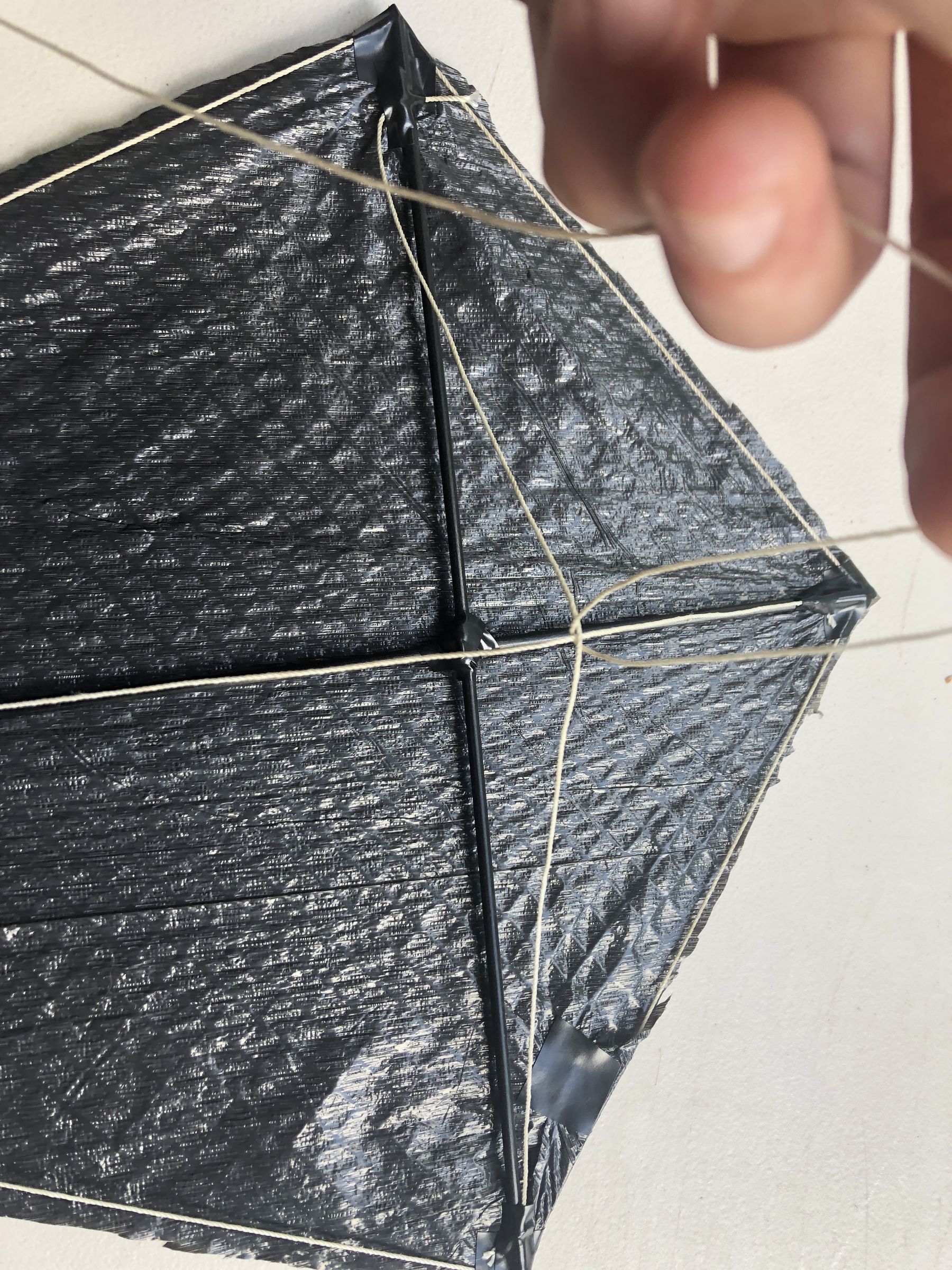 How to Make a Basic Kite : 7 Steps (with Pictures) - Instructables