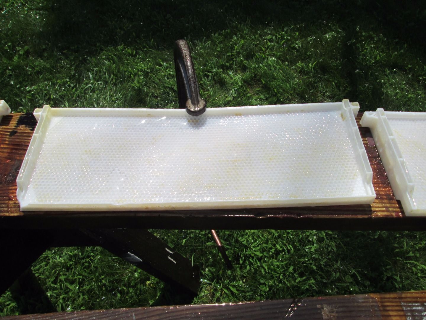 Salvaging Plastic Beehive Frames : 4 Steps - Instructables