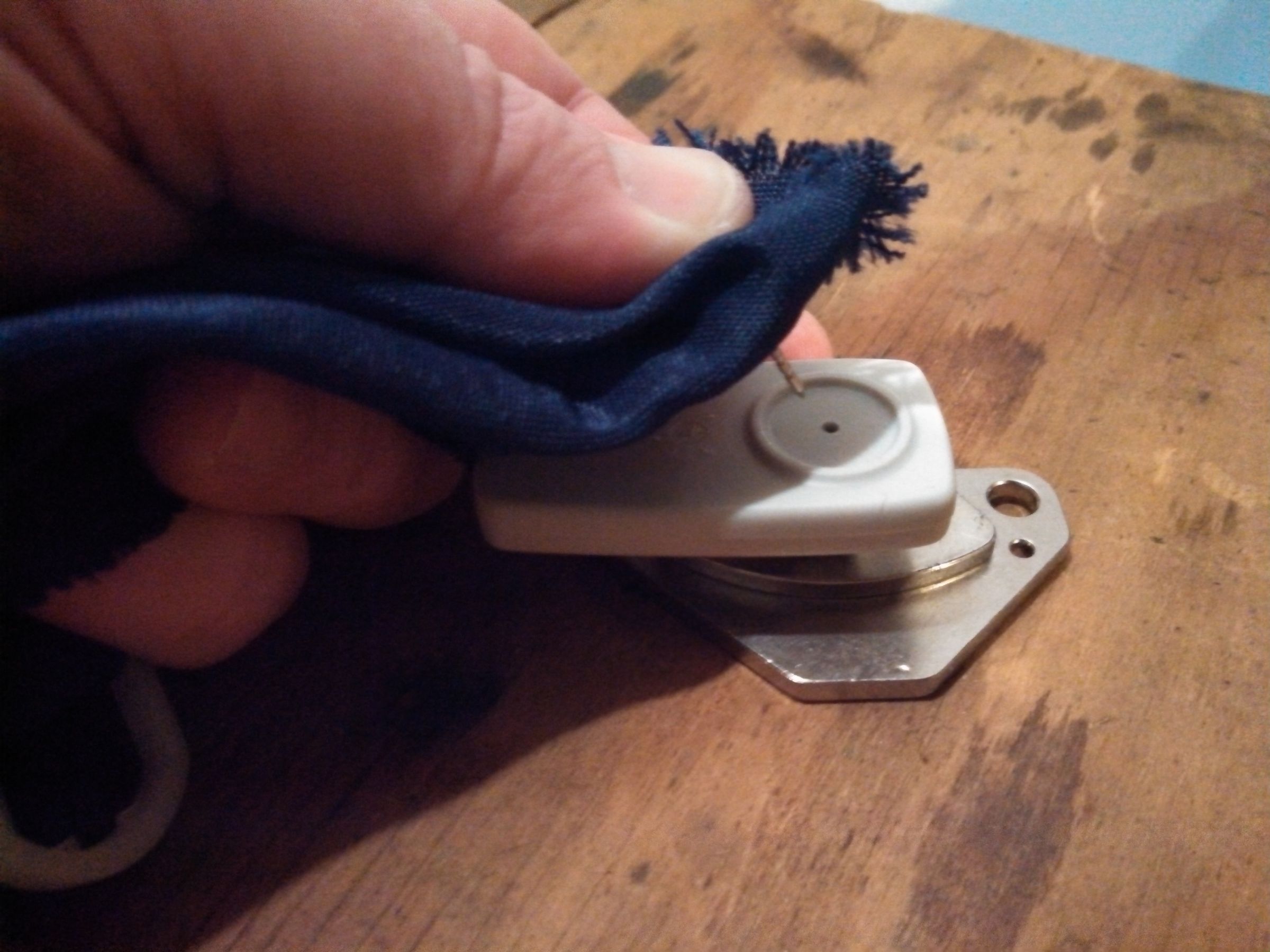 Quickly Remove a Store Security Tag : 4 Steps - Instructables