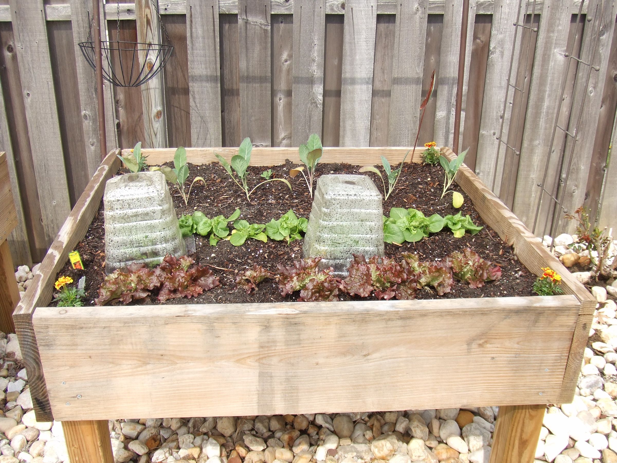 Raised Garden Bed - on Legs! : 3 Steps - Instructables