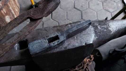 Forging a Hot Cut Blacksmiths Tool : 6 Steps (with Pictures ...