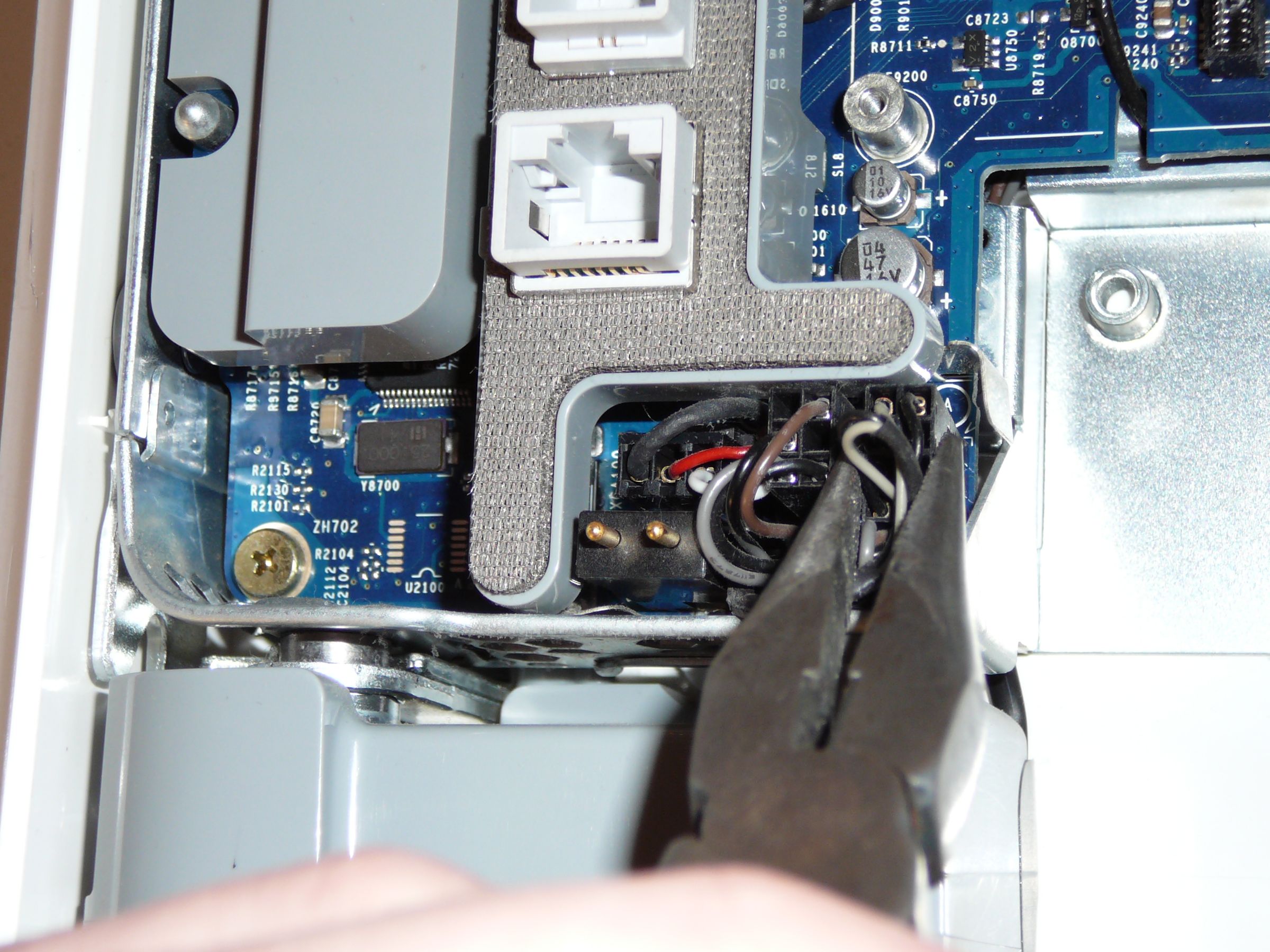 Imac G5 DIY Capacitors Repair : 9 Steps (with Pictures) - Instructables