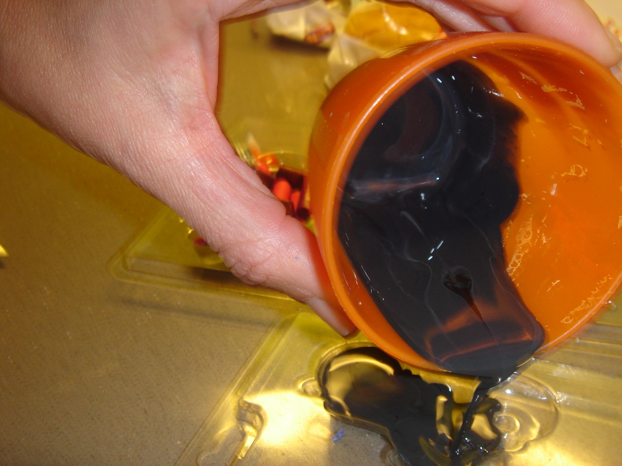 How-to Recycle Those Crayon Stubs Into a Swell Homemade Gift : 11 Steps ...