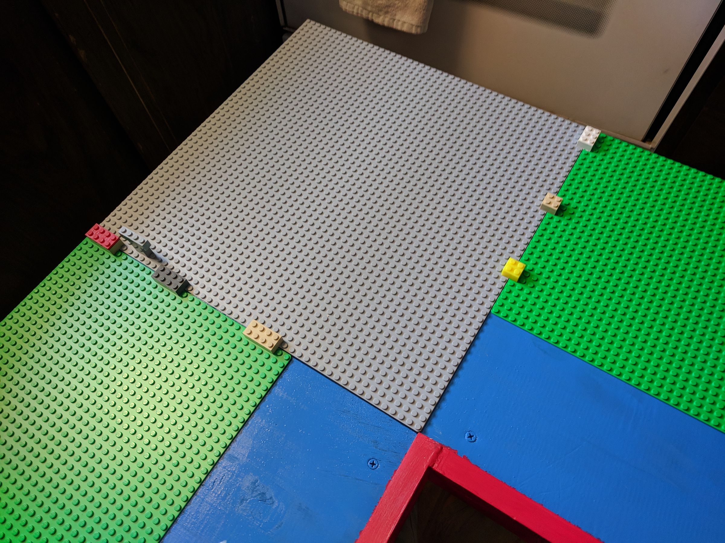 Corner Lego Table : 10 Steps (with Pictures) - Instructables