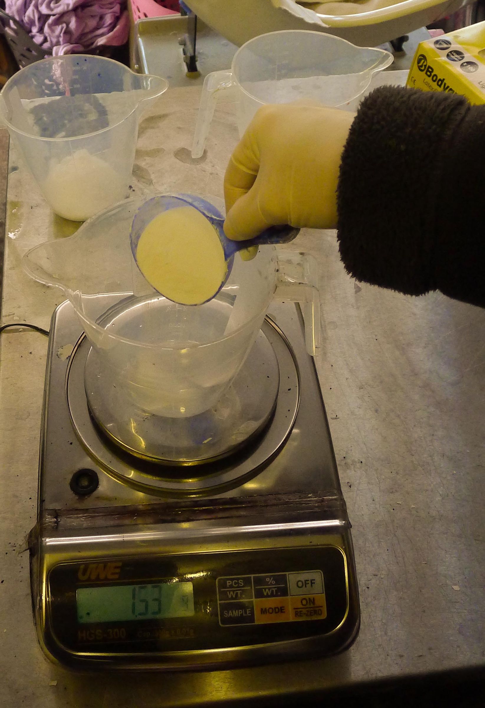 Understanding the Indigo Dyeing Process : 12 Steps (with Pictures ...