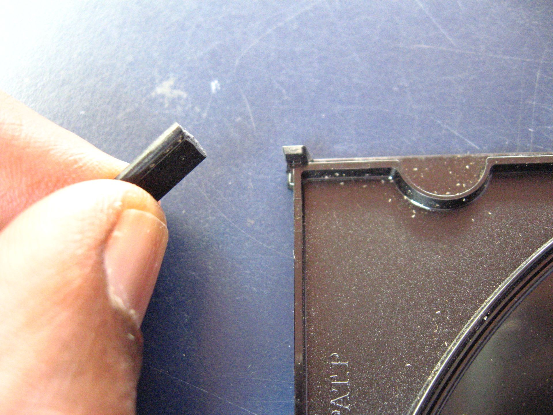 Desktop Organiser With Old CD Jewel Cases : 9 Steps (with Pictures ...