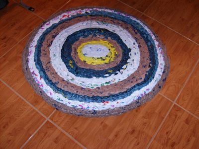 How to Make a Rug From Plastic Grocery Bags : 11 Steps (with Pictures ...