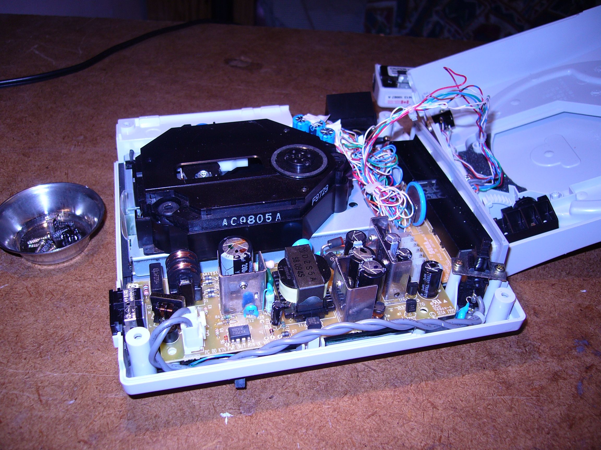 Sega Dreamcast VGA Mod : 10 Steps - Instructables