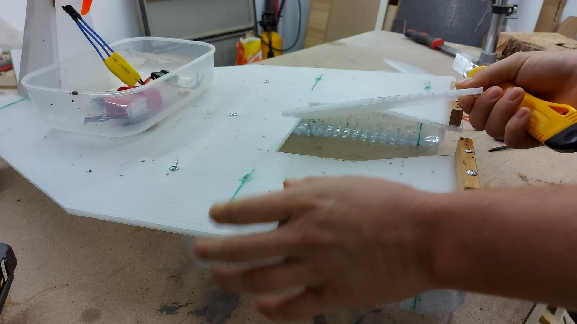 Building an RC Feeder Airboat for Fishing : 11 Steps (with Pictures ...