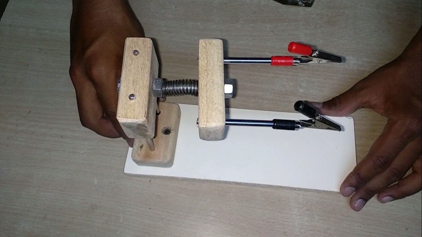 PCB HOLDER FOR EASY SOLDERING : 4 Steps (with Pictures) - Instructables