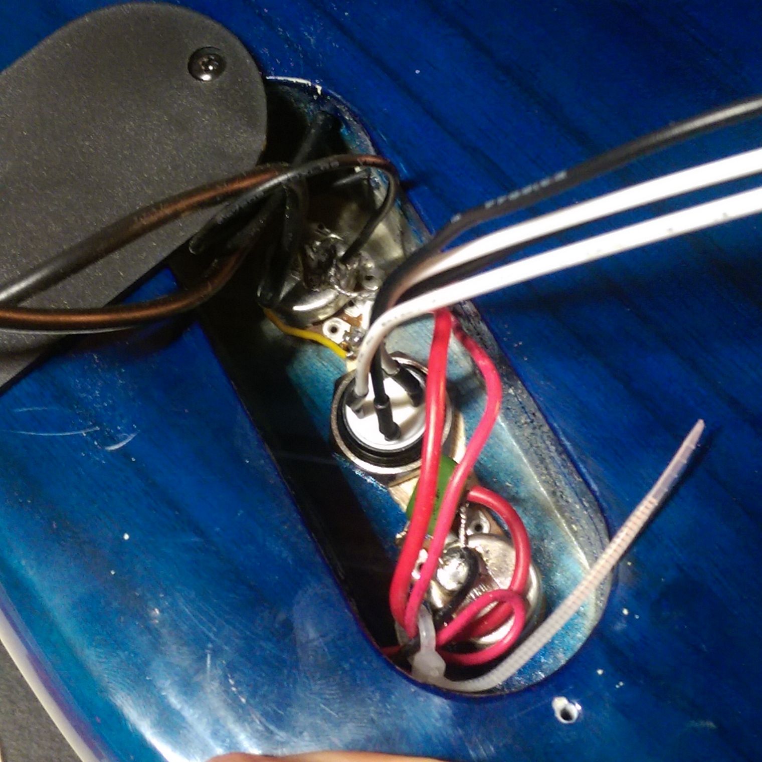 Ultimate Guide| How to Install a Guitar Killswitch : 5 Steps - Instructables
